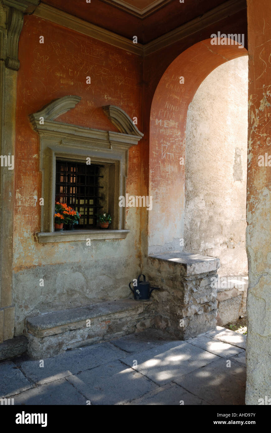 A typical Italian archway in a town on lake Como, Italy Stock Photo - Alamy