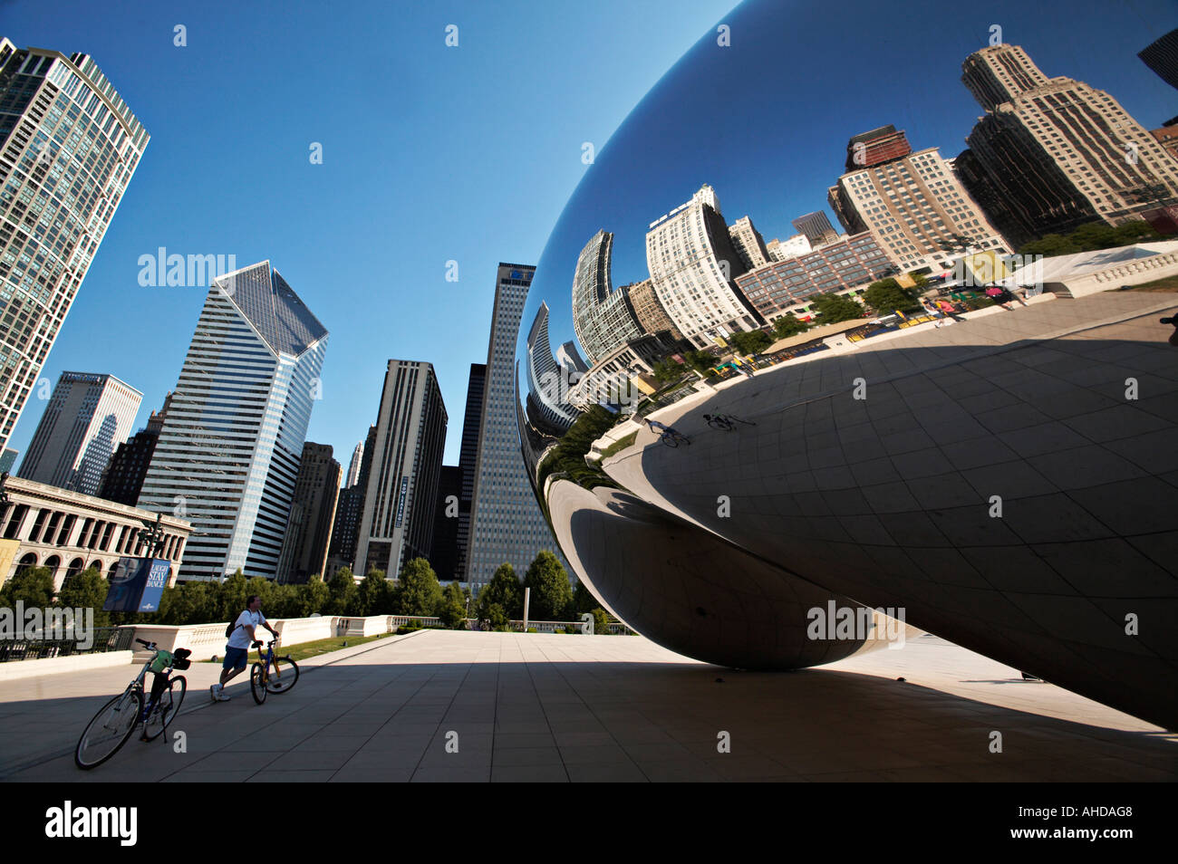 ILLINOIS Chicago The Bean sculpture in Millennium Park reflection of ...