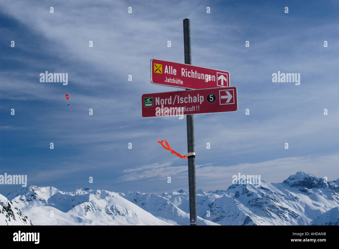 Difficult piste sign black slope nr Davos Switzerland Stock Photo - Alamy