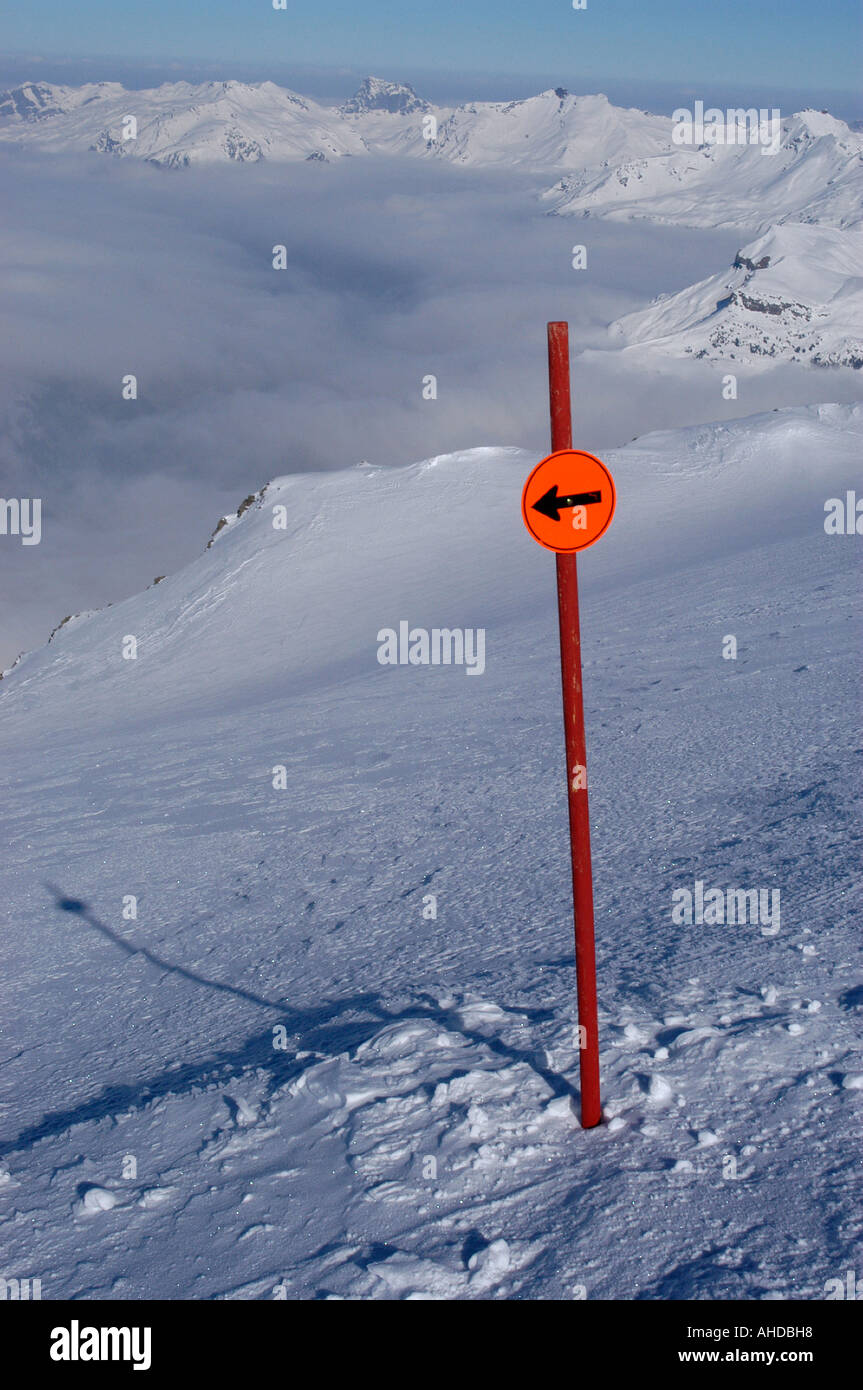 Piste marker sign hi-res stock photography and images - Alamy