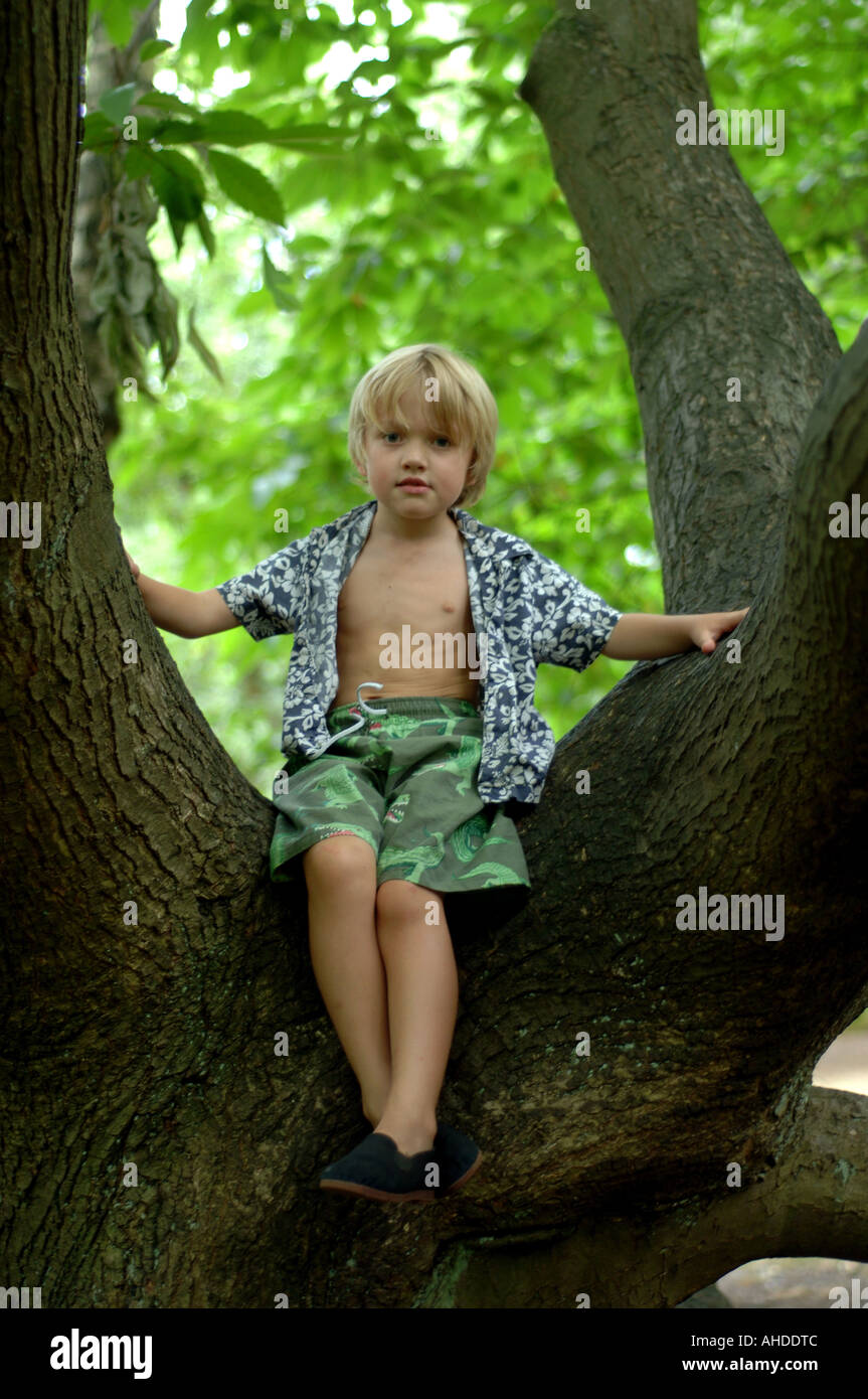 Child graze fall hi-res stock photography and images - Alamy