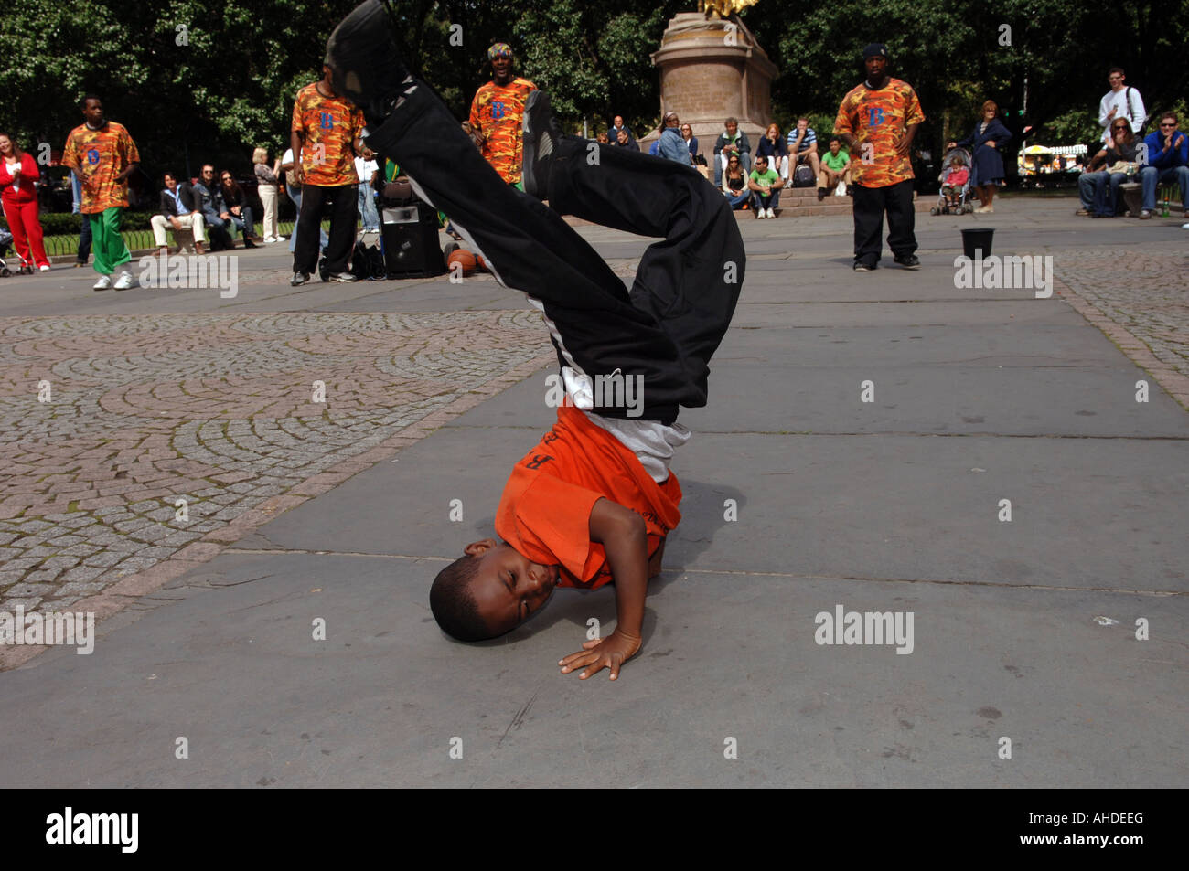 Break dancers new york hi-res stock photography and images - Alamy