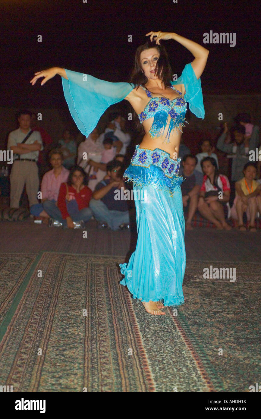 United arab emirates dubai dancers hi-res stock photography and images ...