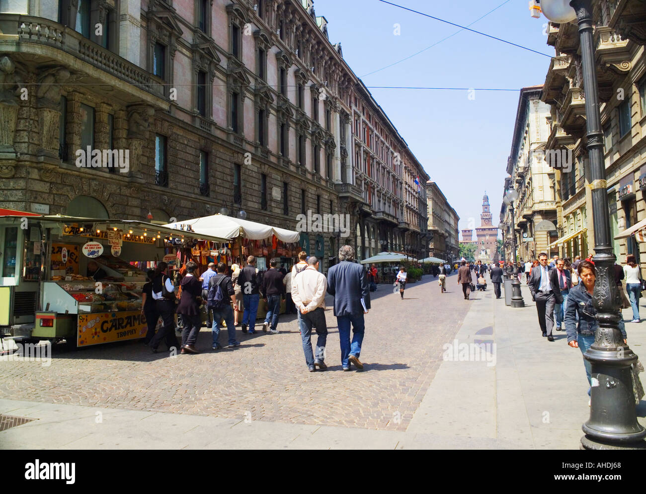 Italy milan street scene hi-res stock photography and images - Alamy