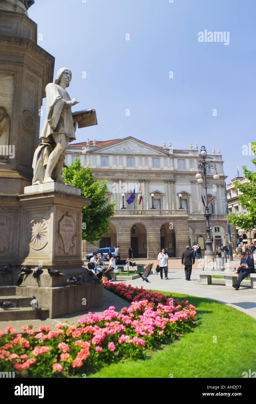 Milan opera house hi-res stock photography and images - Alamy