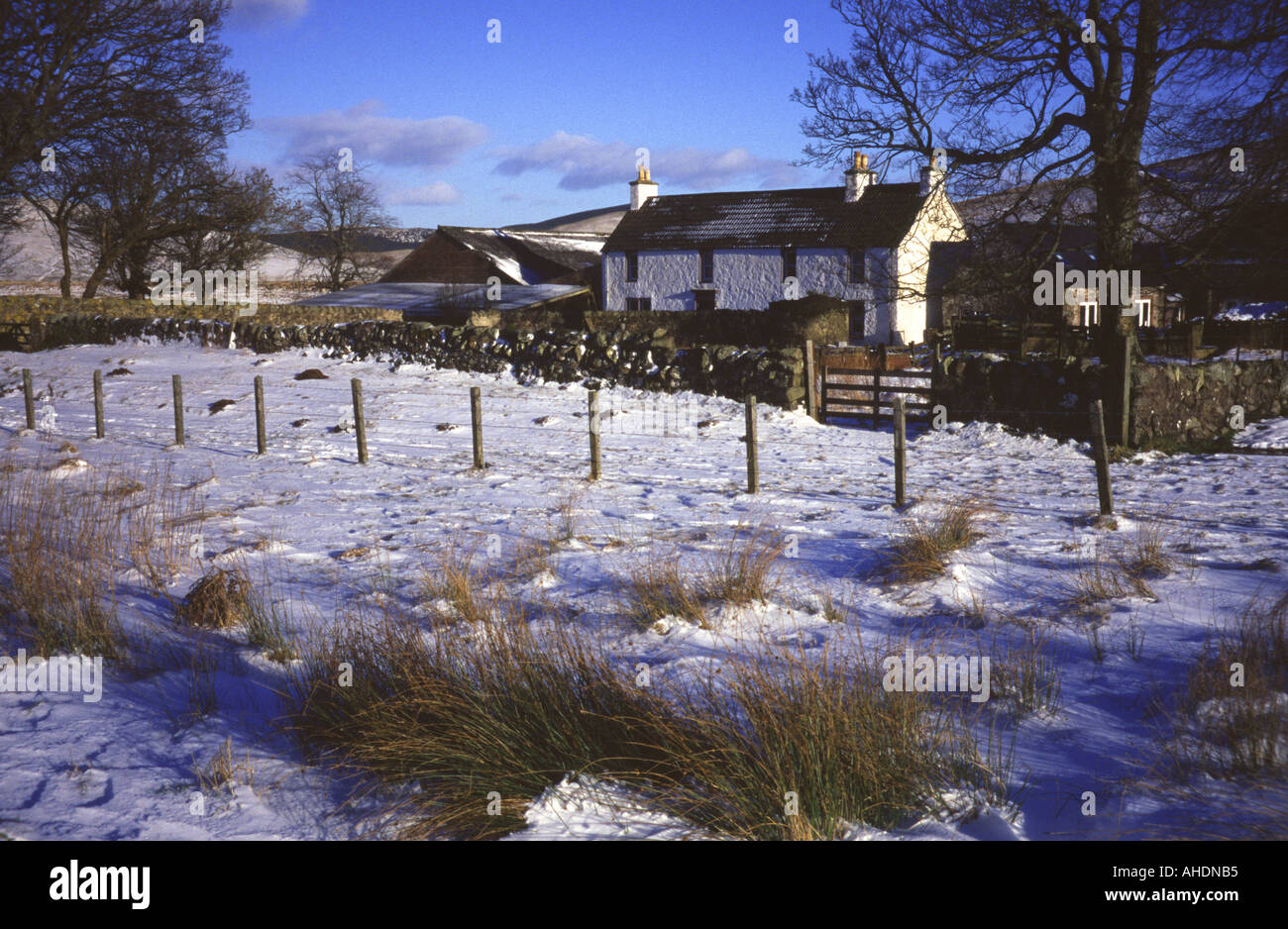 Farmhouse winter snow scotland hi-res stock photography and images - Alamy