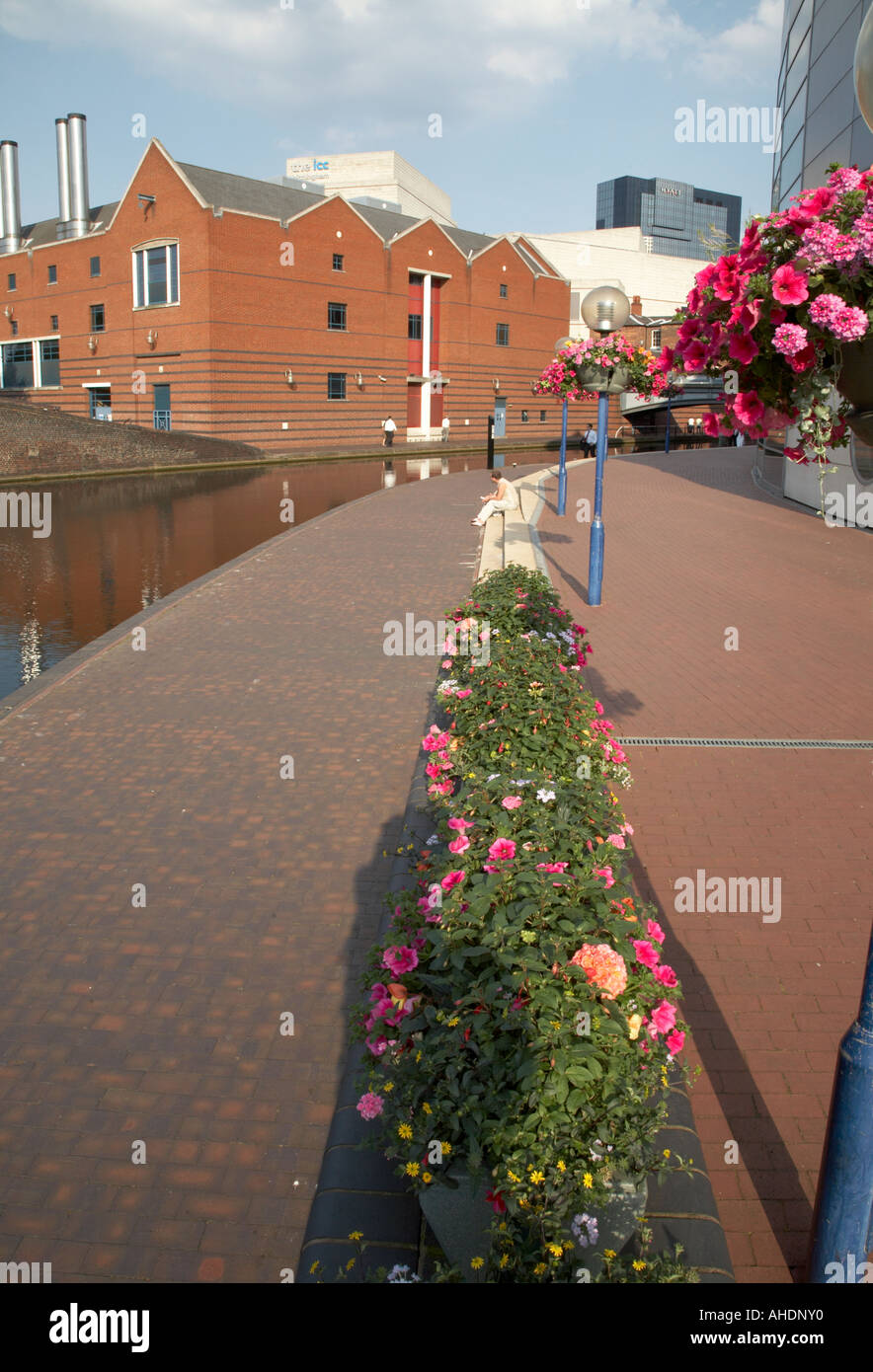 Birmingham city centre canals by the National Sea Life Centre West ...