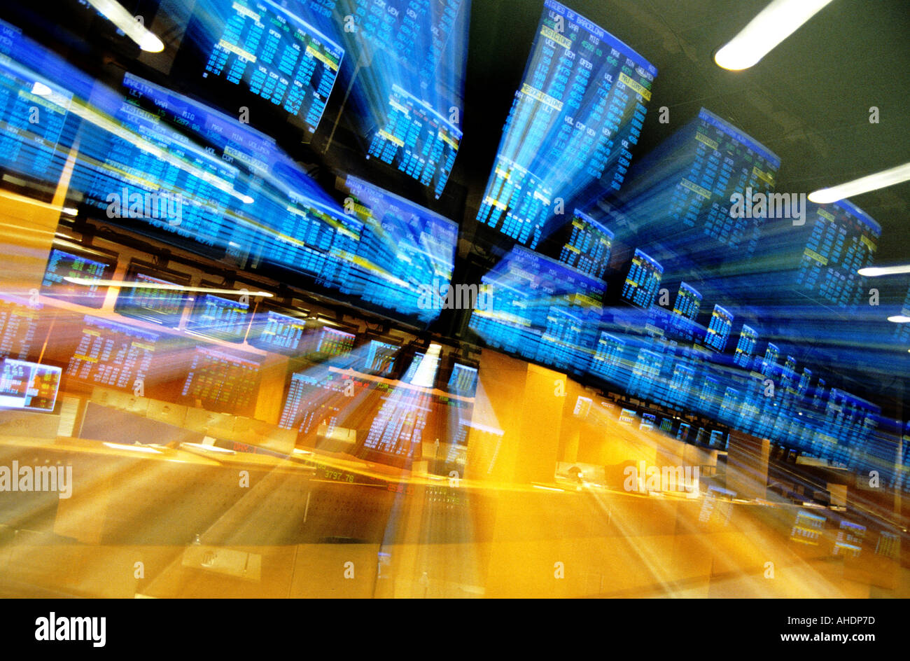 Stock market shares up screens hi-res stock photography and images - Alamy
