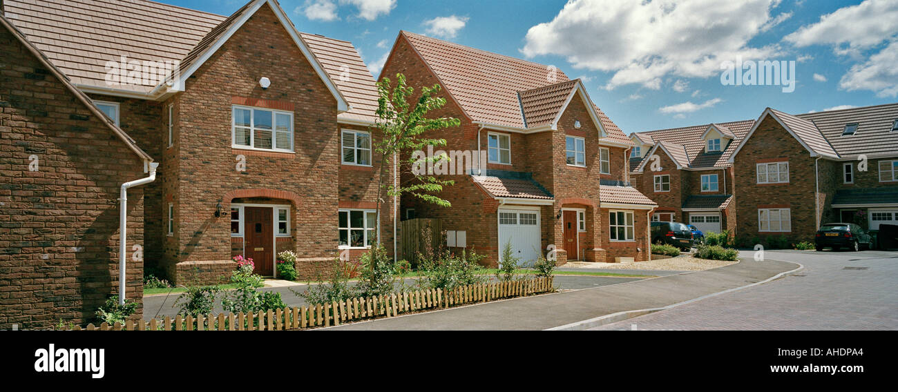 NEW HOUSES ON ESTATE ENGLAND UK Stock Photo - Alamy