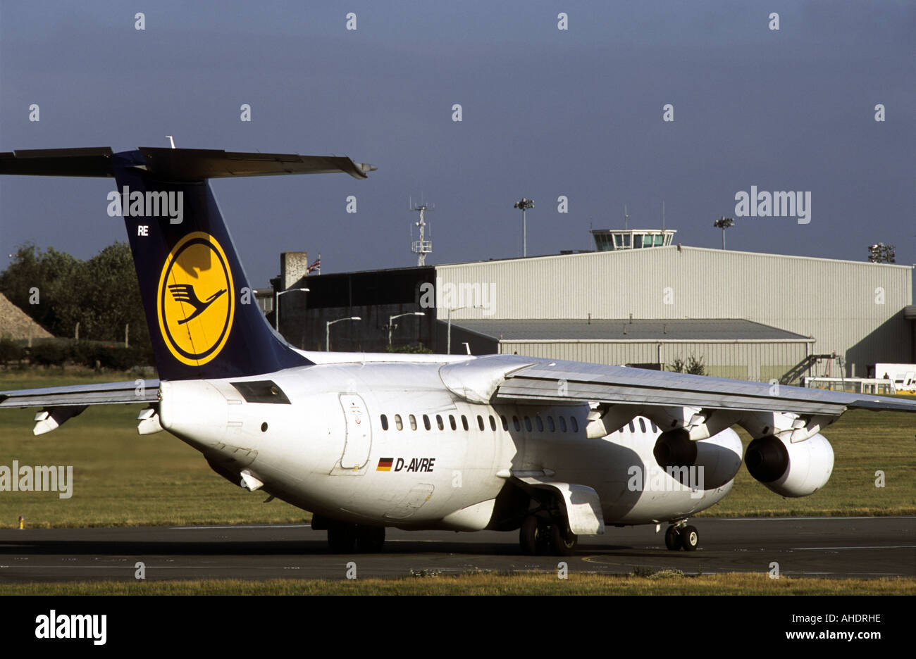 Cityline avro rj85 aircraft hi-res stock photography and images - Alamy
