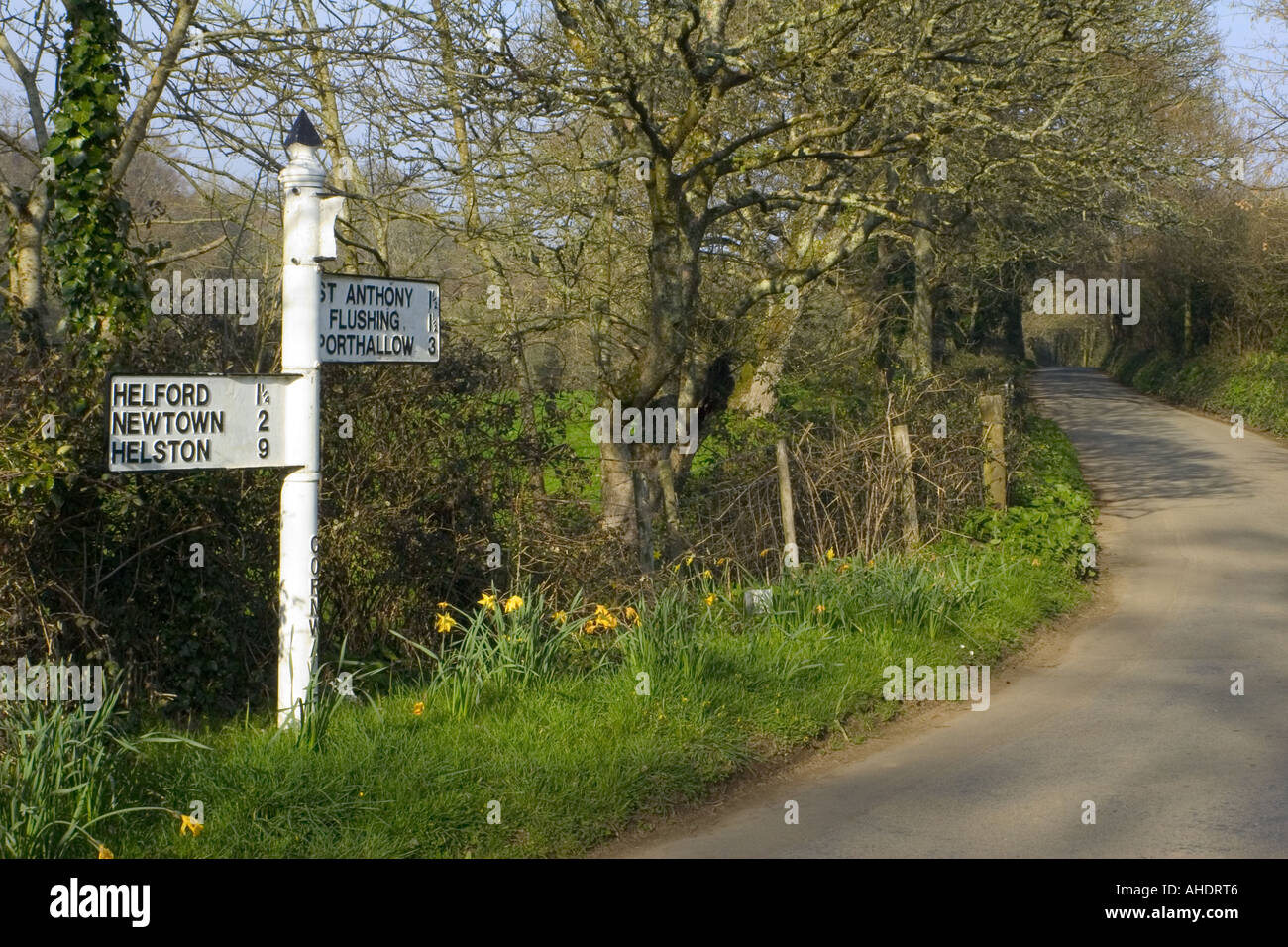 Old fashioned cornish signpost hi-res stock photography and images - Alamy