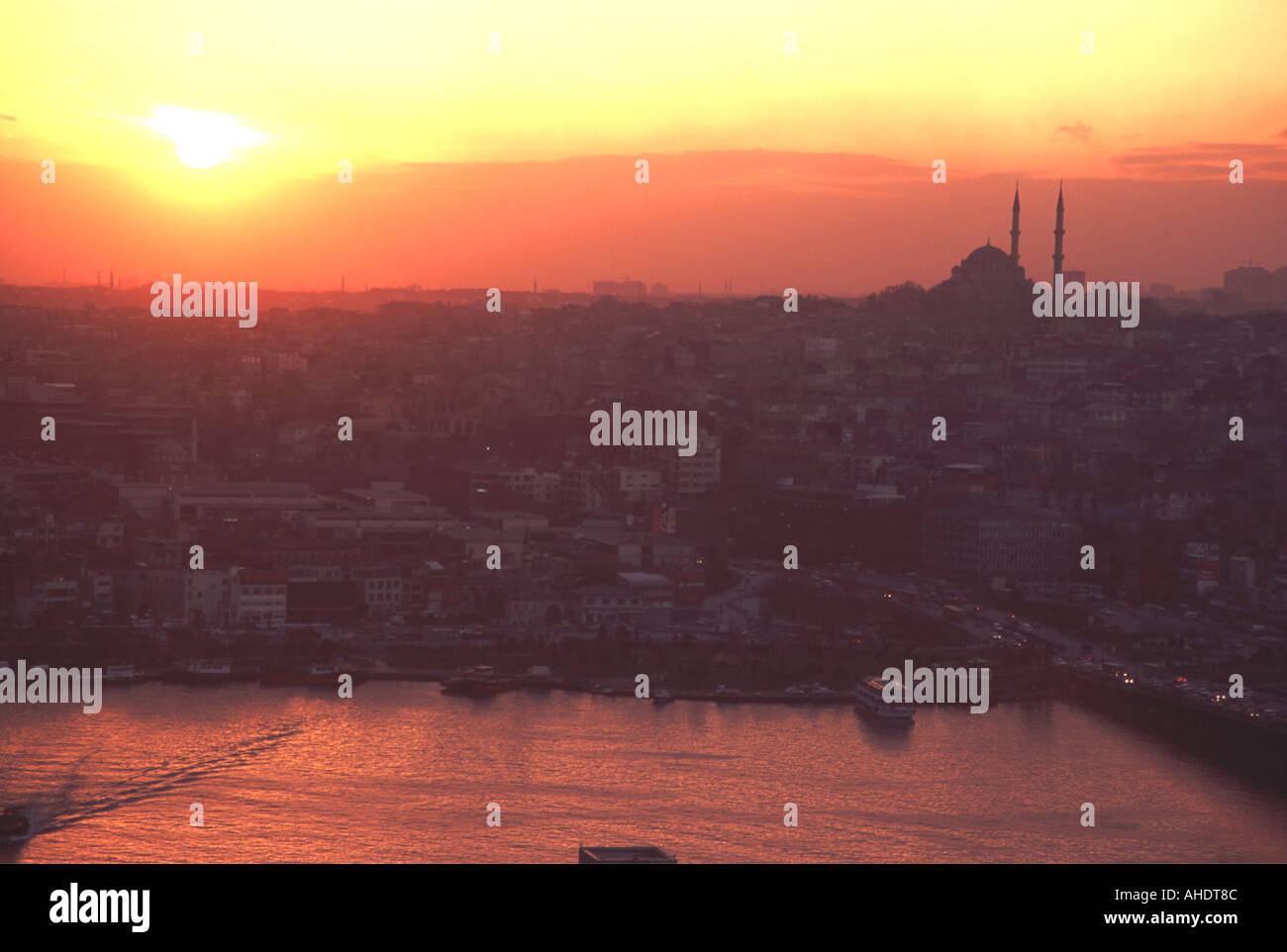 Istanbul skyline setting sun hi-res stock photography and images - Alamy