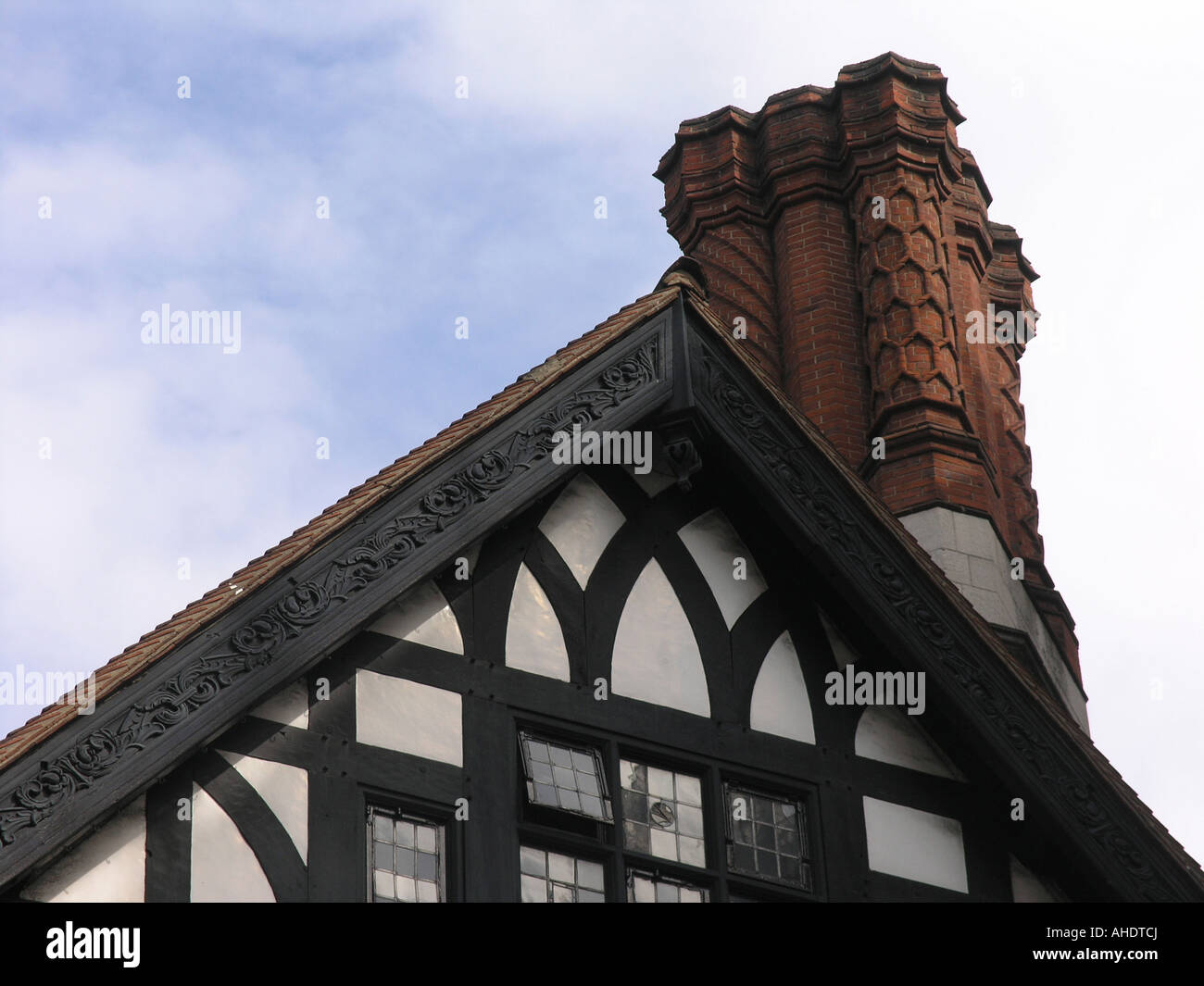 Tudor haus detail hi-res stock photography and images - Alamy