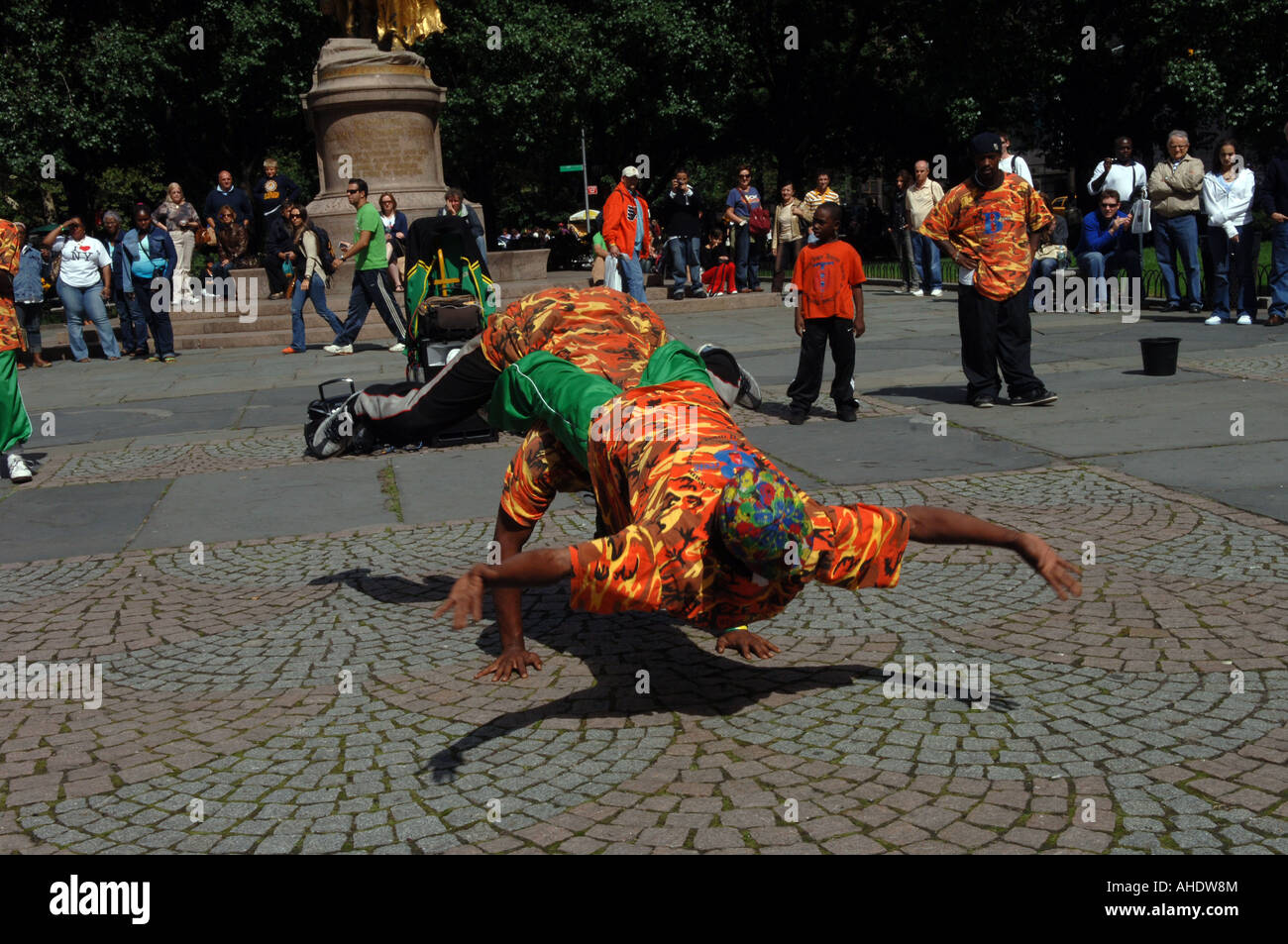 Break dancers new york hi-res stock photography and images - Alamy