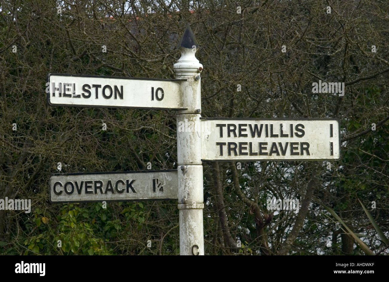 Old fashioned cornish signpost hi-res stock photography and images - Alamy