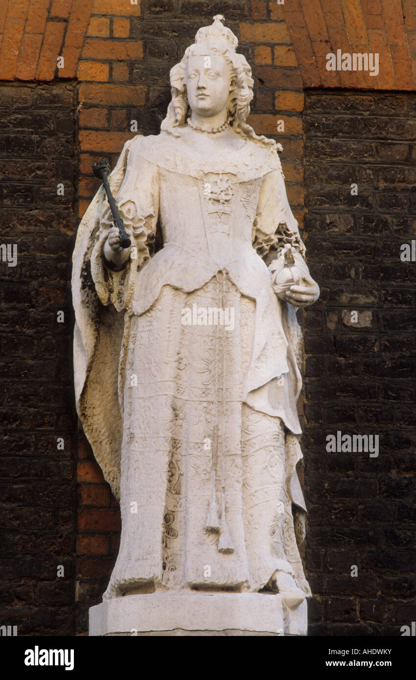 Queen Anne s Statue Queen Anne s Gate London Cleveland Row Stock Photo ...