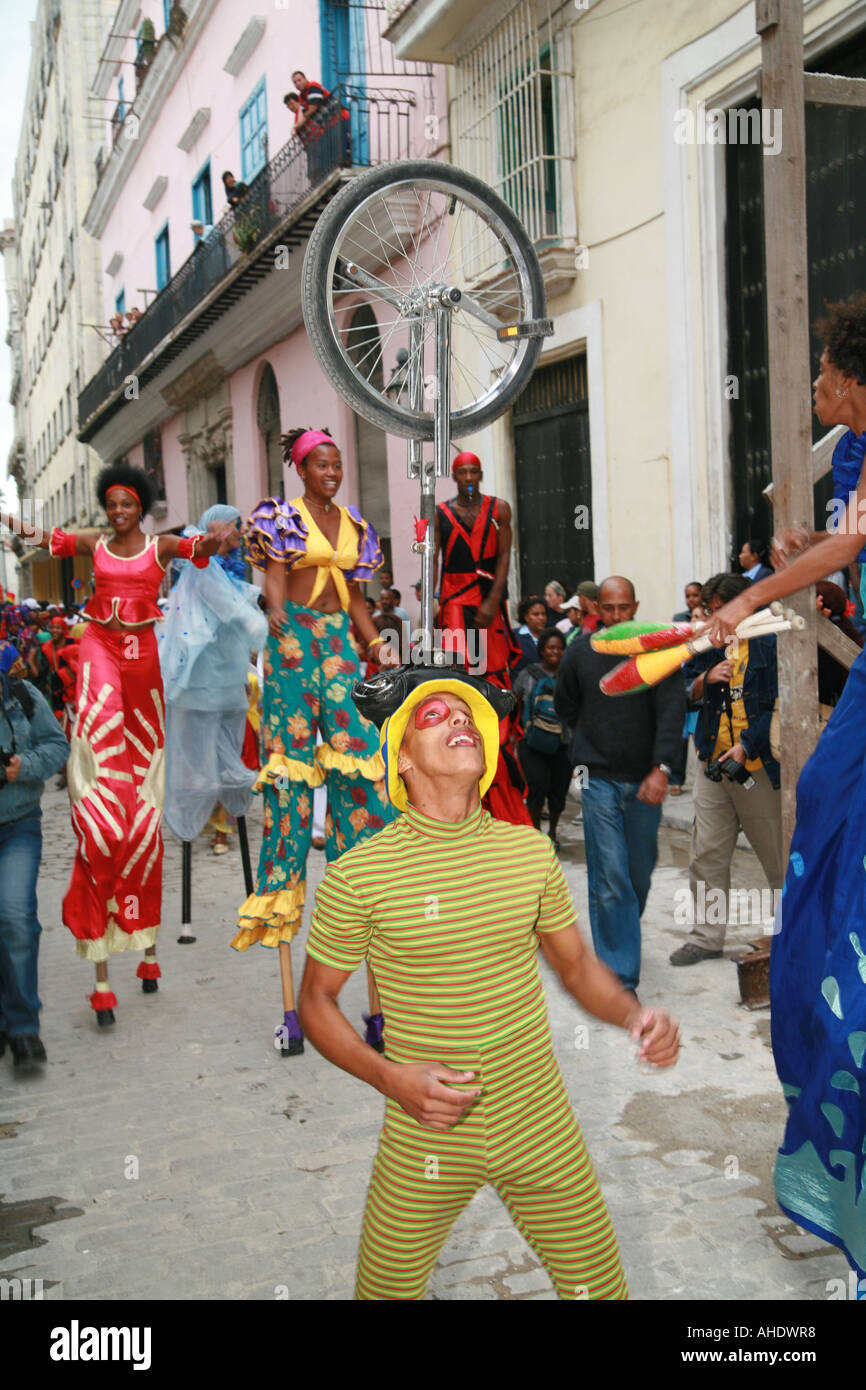 Street juggler kids hi-res stock photography and images - Alamy