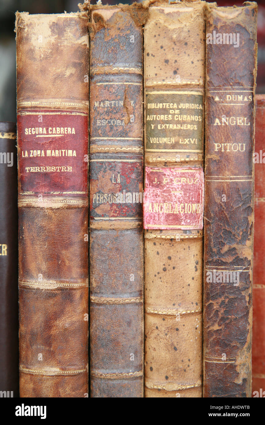 Havana Cuba Old books at the fleemarket Stock Photo - Alamy