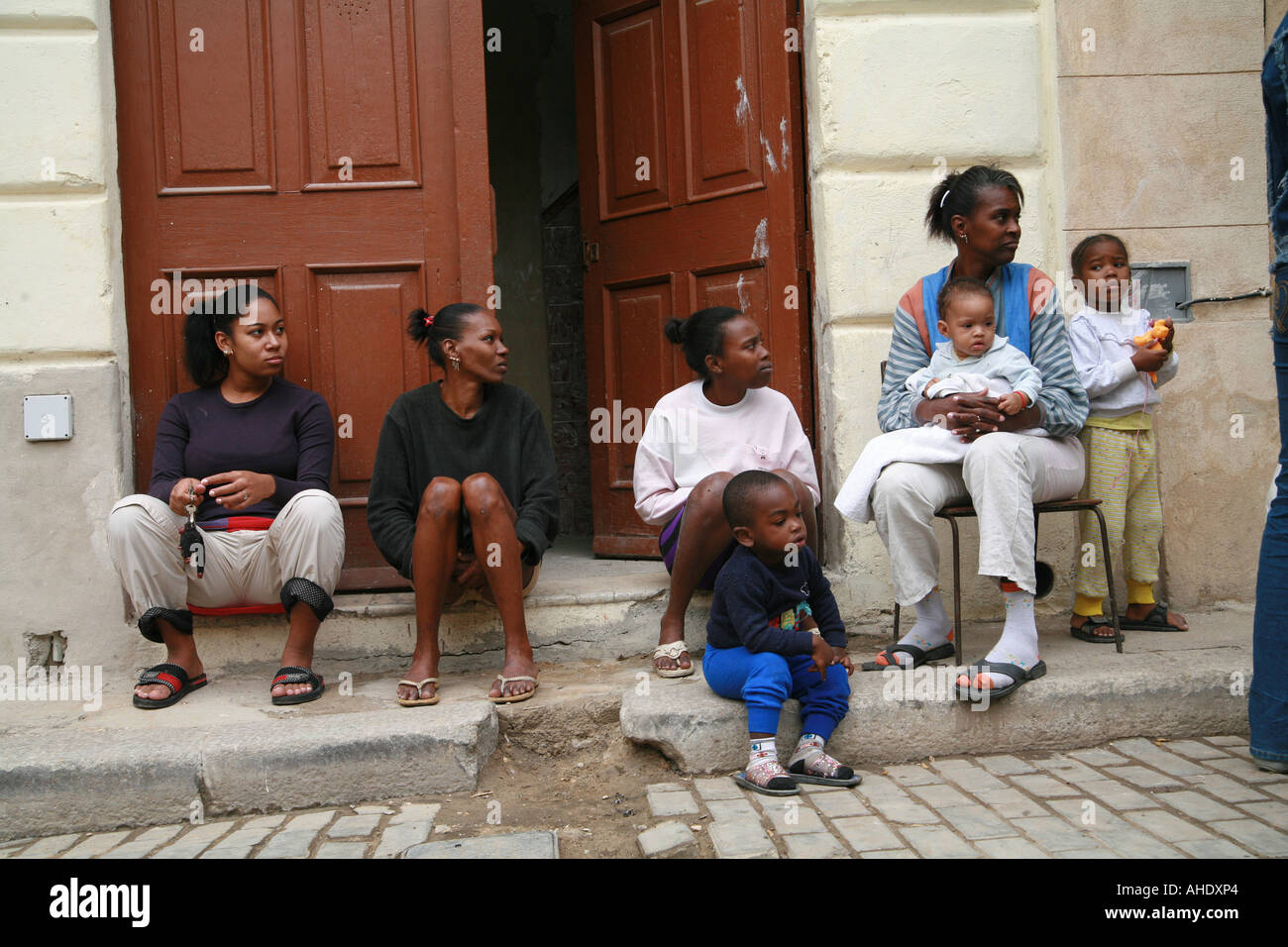 La Habana Cuba a family in front of a entrance Stock Photo - Alamy