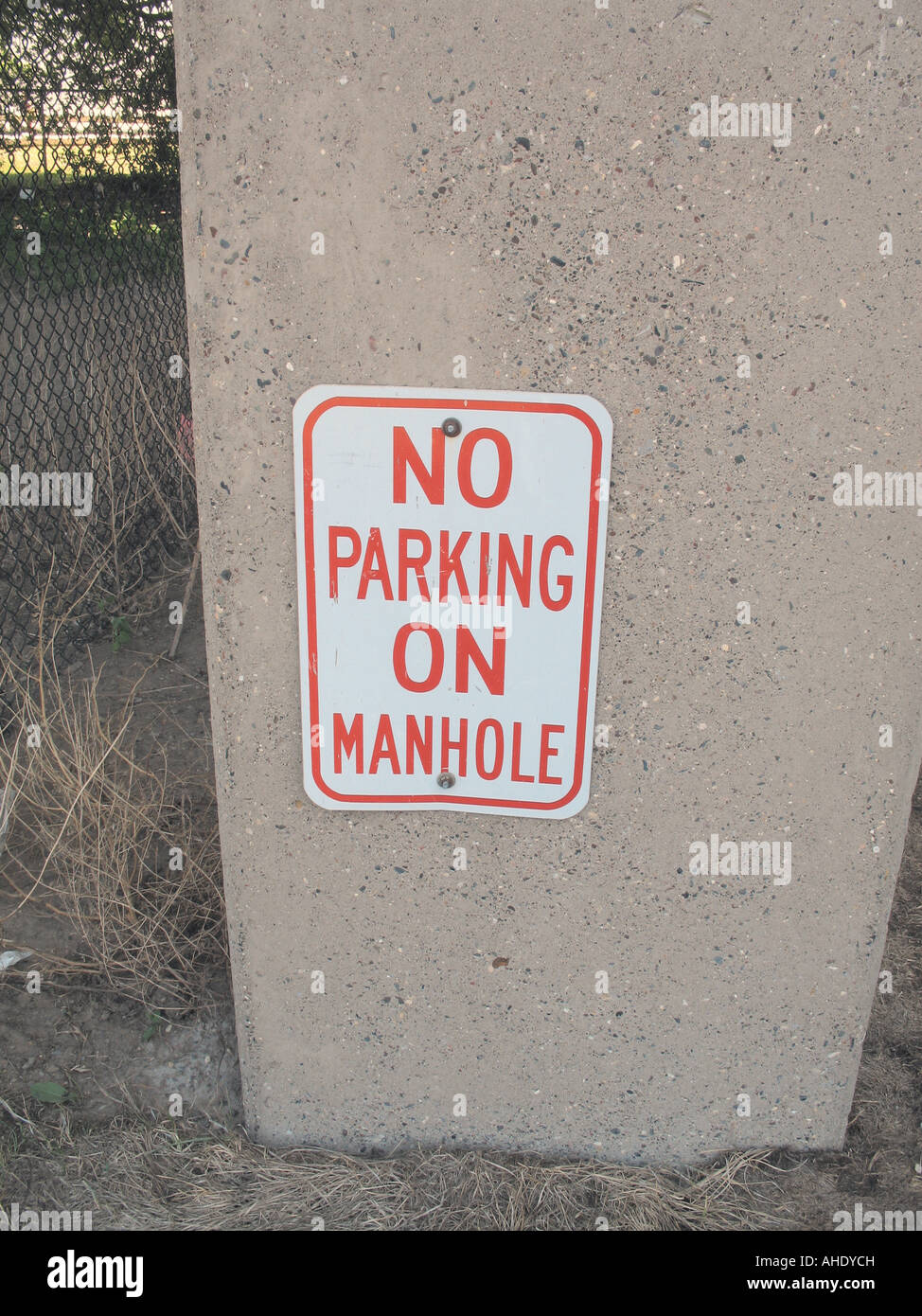 No parking on manhole sign Stock Photo - Alamy