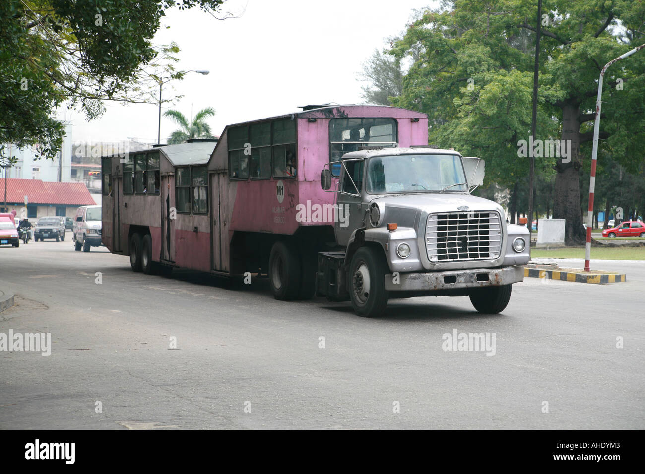 Bus truck la havana hi-res stock photography and images - Alamy