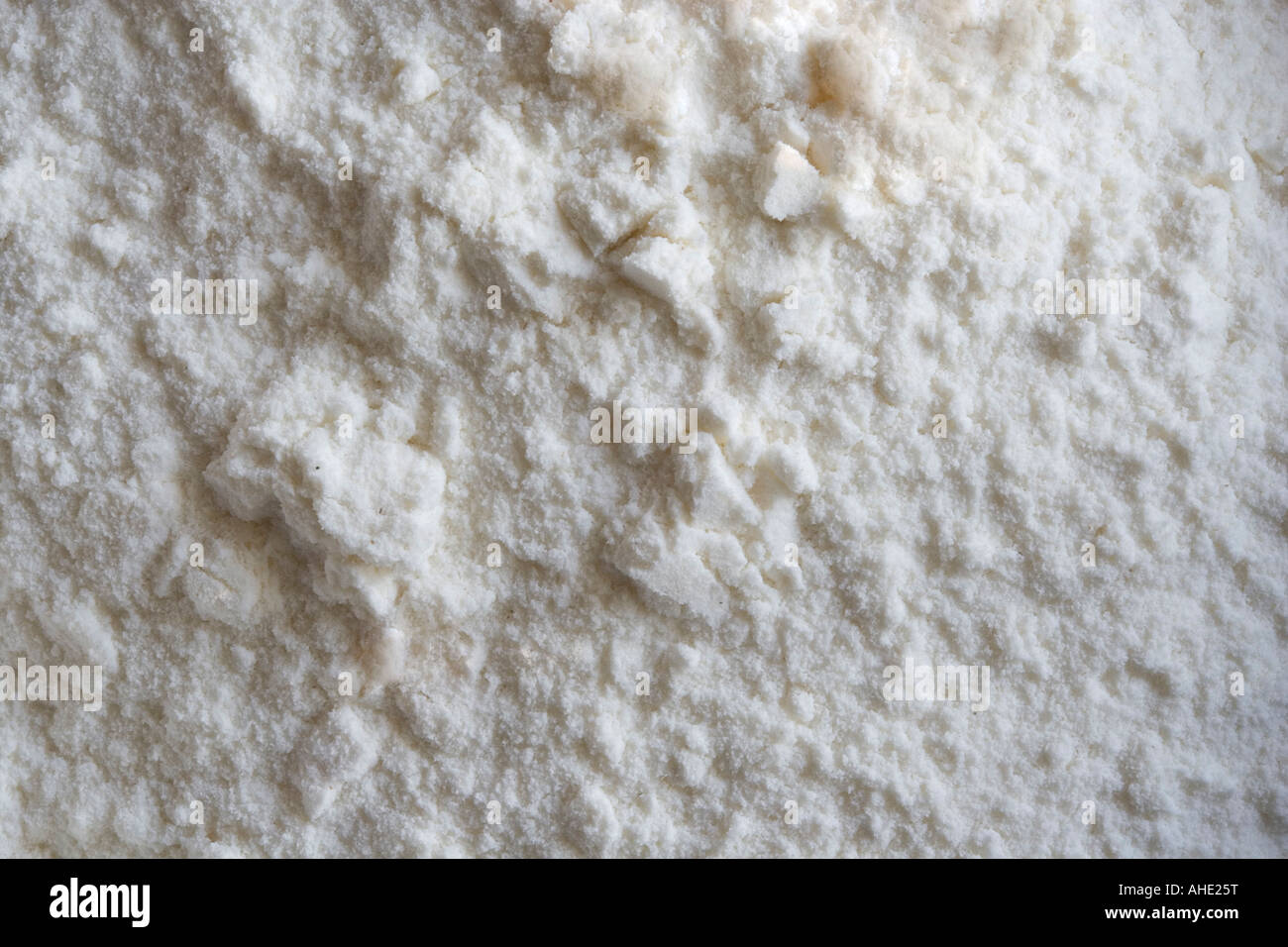 Crumbling flour hi-res stock photography and images - Alamy