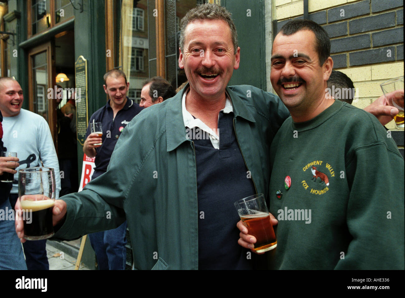 British men pub hi-res stock photography and images - Alamy