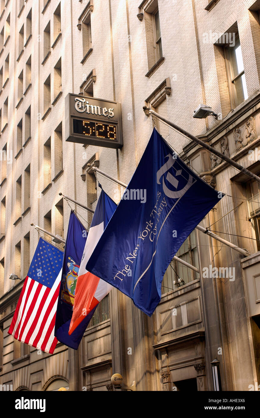 New York Times headquarters in Times Square Stock Photo - Alamy