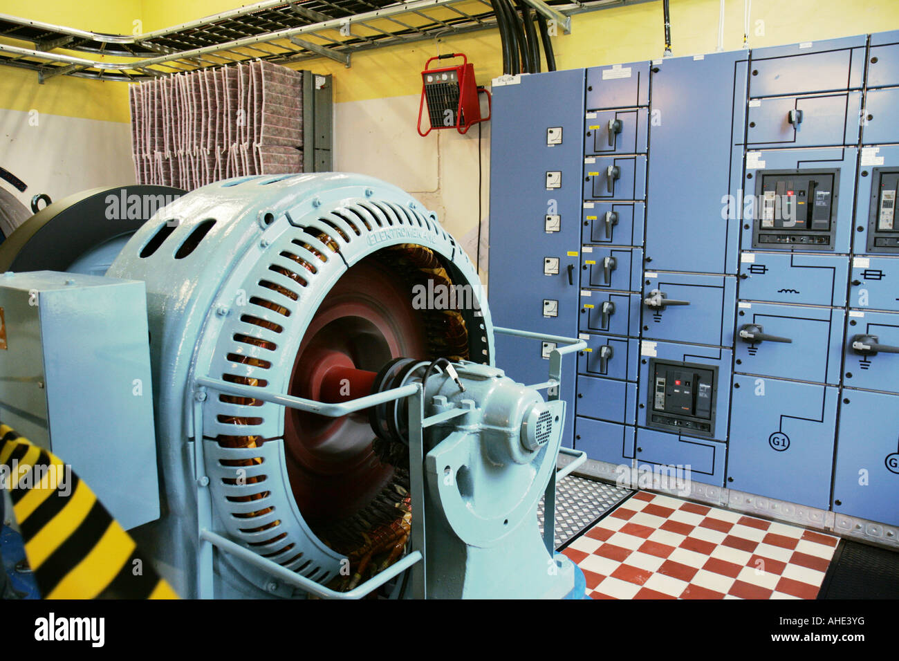 Turbine making electricity from water in a river Stock Photo - Alamy