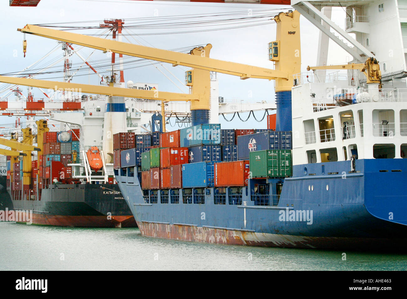 Port of cargo ships Stock Photo - Alamy
