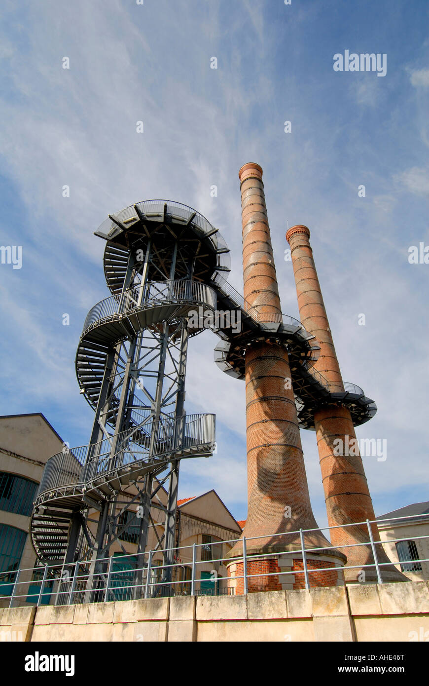 Elevated walkway factory hi-res stock photography and images - Alamy