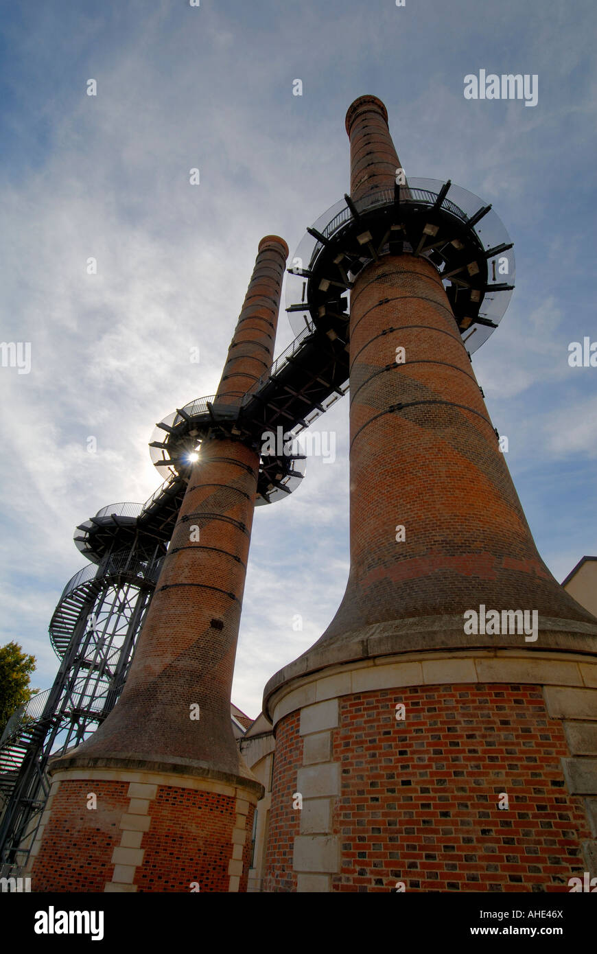Elevated walkway factory hi-res stock photography and images - Alamy
