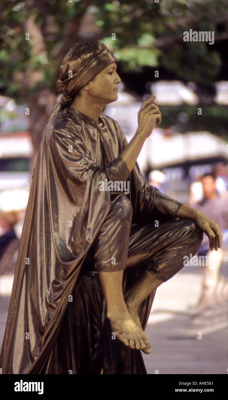 Static performer hi-res stock photography and images - Alamy