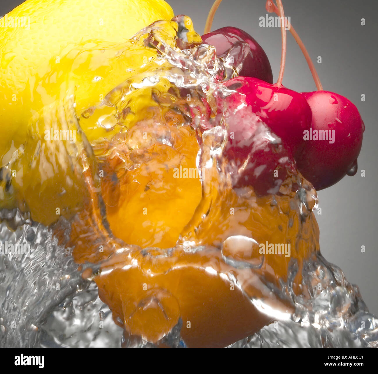 citrus fruit in splashing water Stock Photo - Alamy
