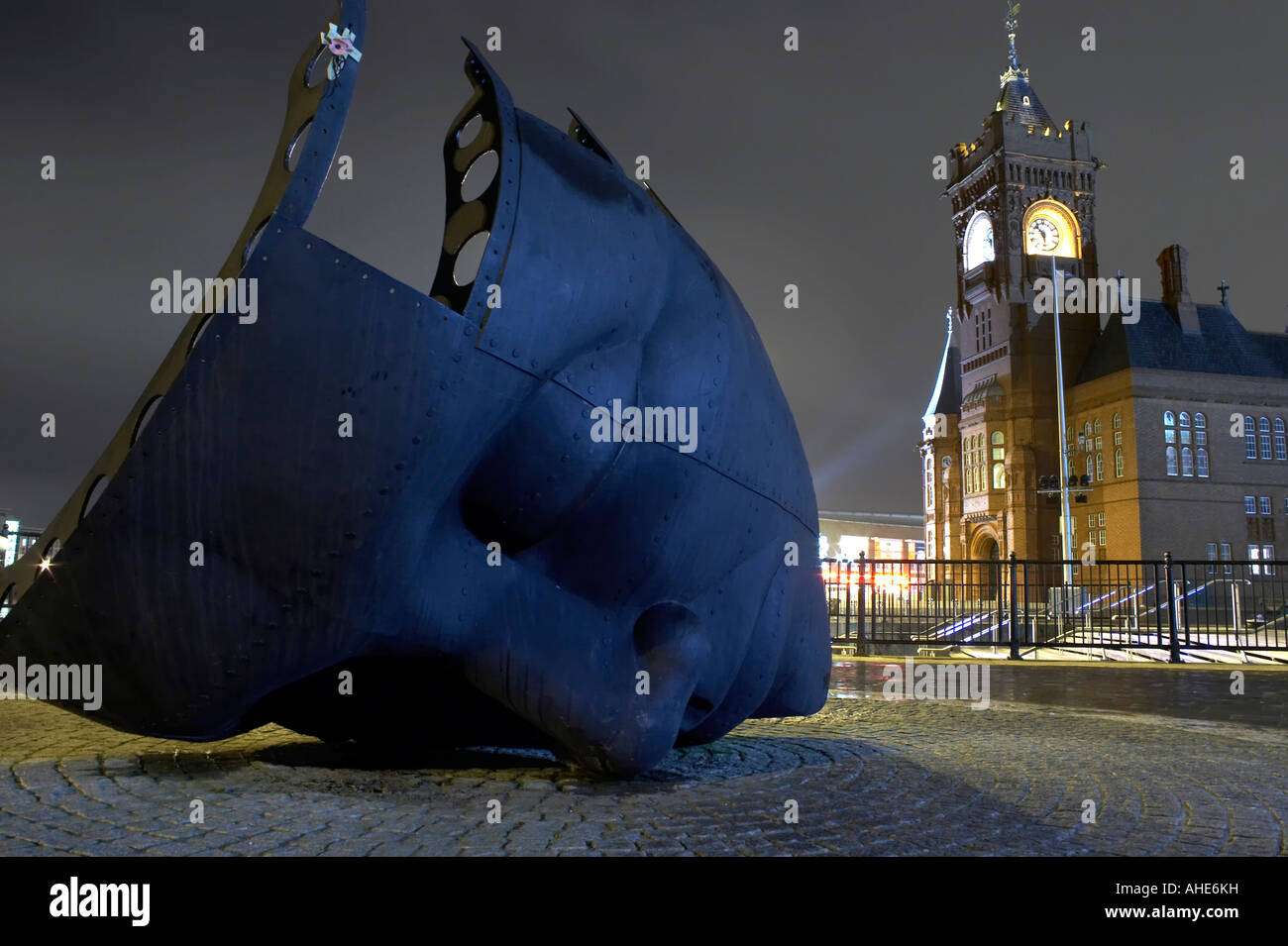 War Memorial in Cardiff Bay at Night Stock Photo - Alamy
