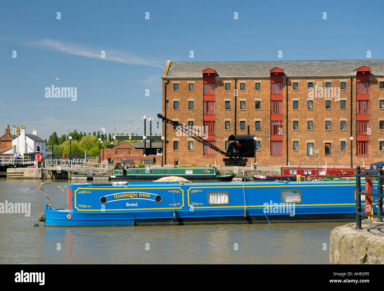 Narrow boats by North Quay Gloucester Docks Stock Photo - Alamy