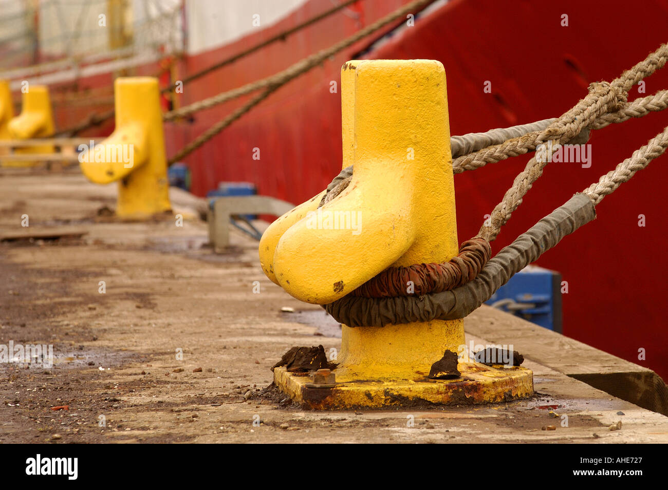 Mooring bollards at the Port of Tyne Stock Photo - Alamy