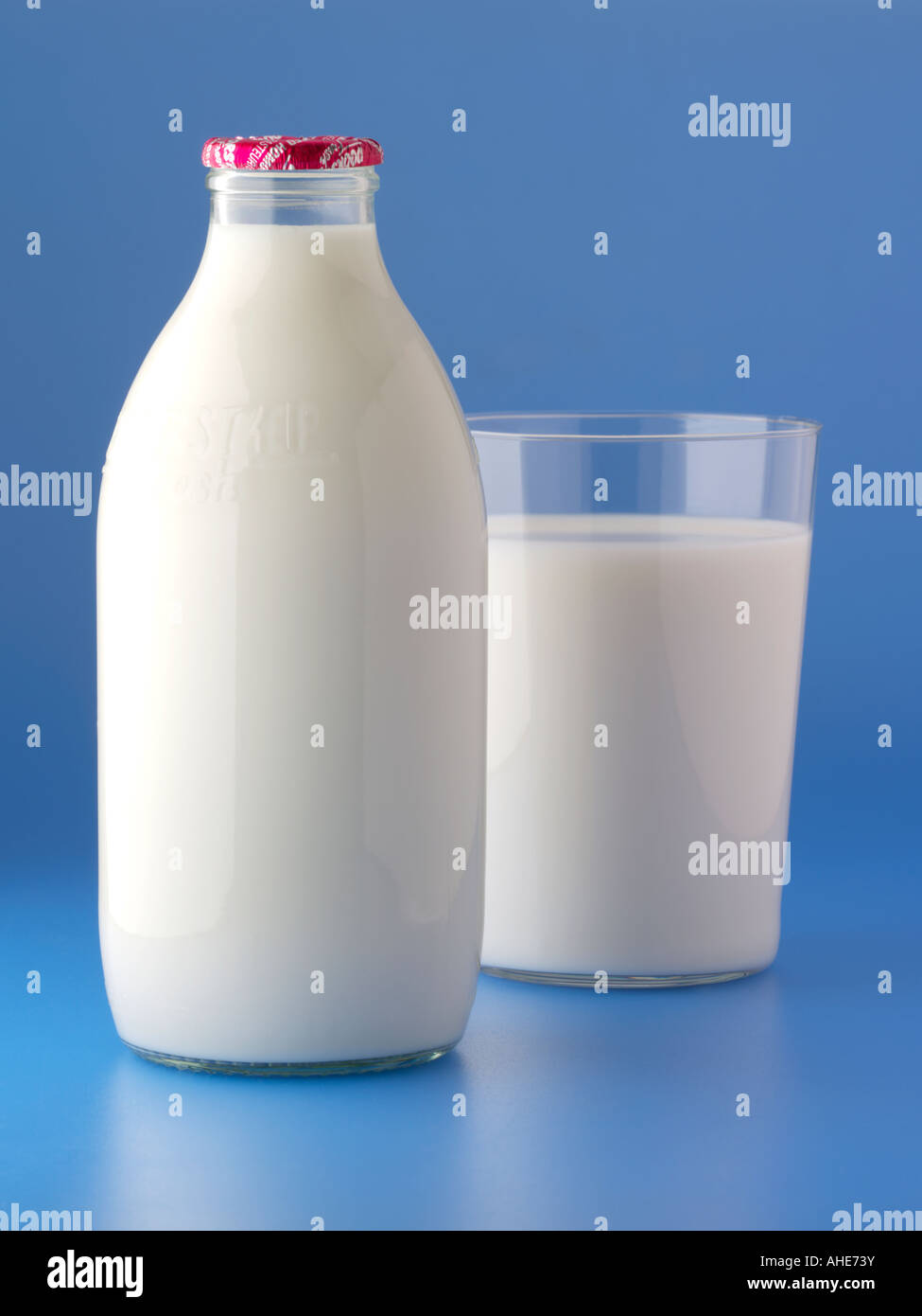 Pint bottle glass milk editorial hi-res stock photography and images ...
