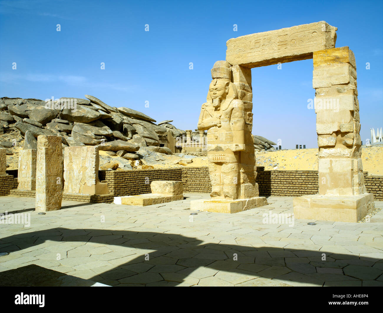Temple remains of Beit al Wali beside Lake Nassa Stock Photo - Alamy