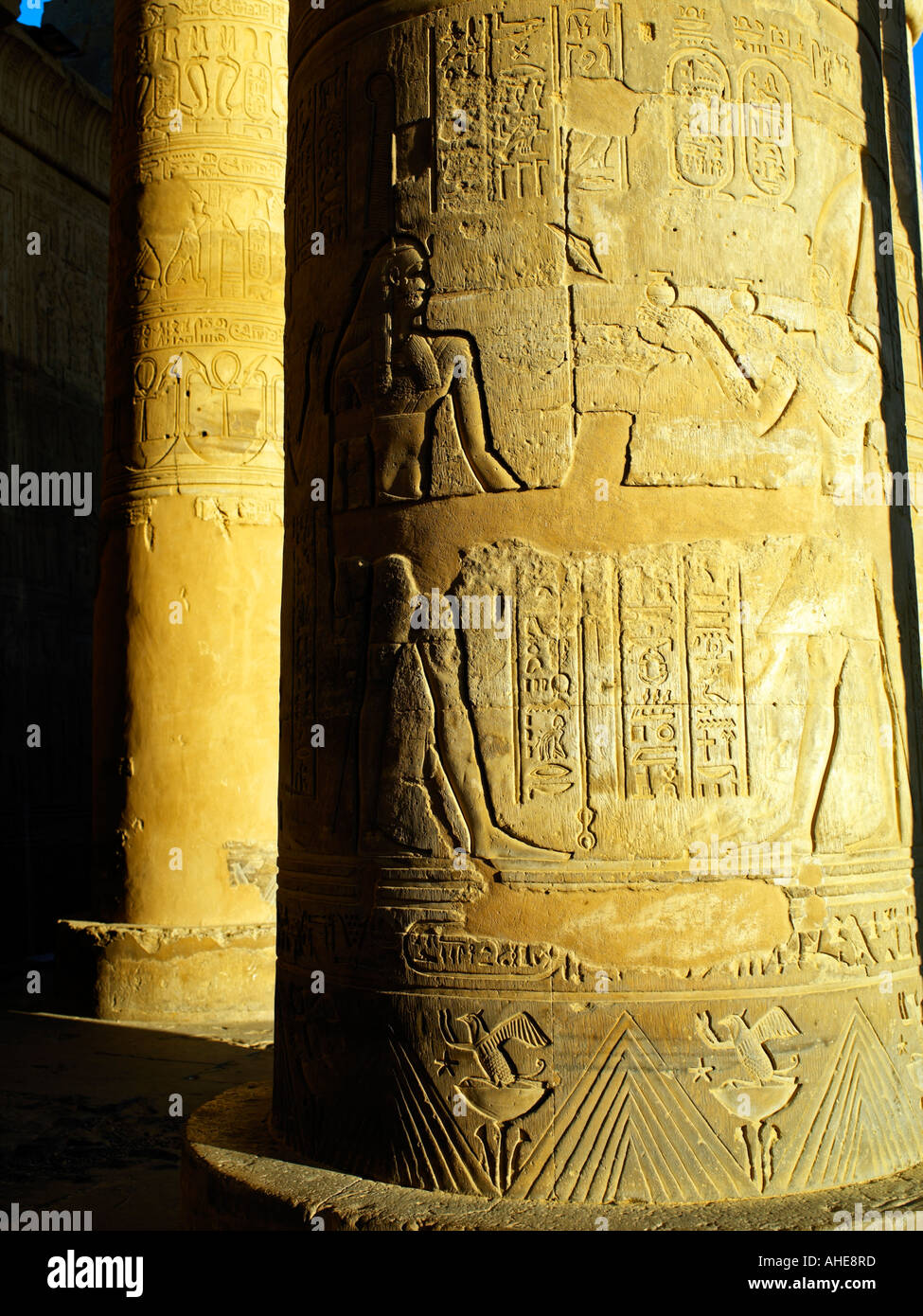 Outer columns hi-res stock photography and images - Alamy