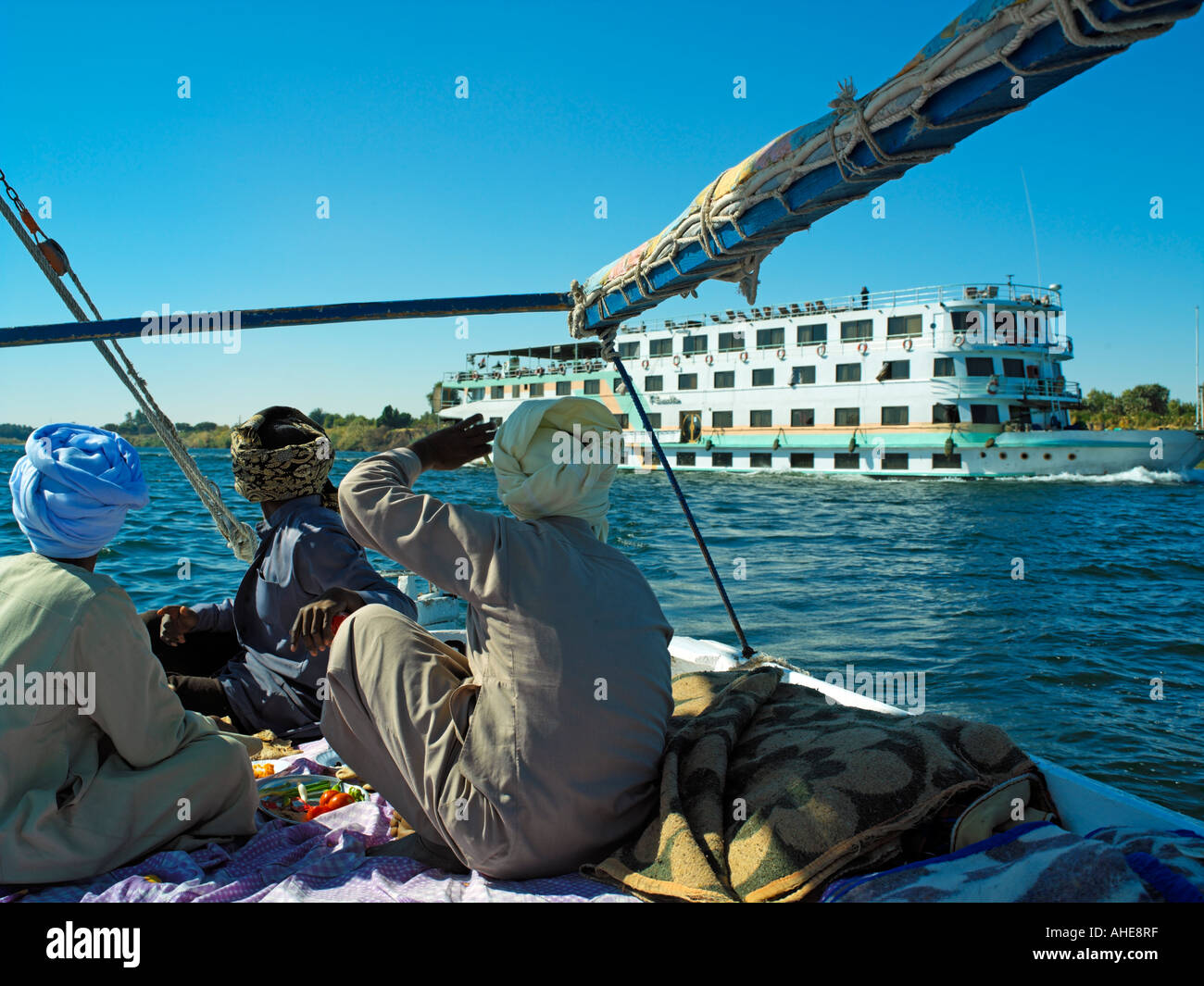 Boatmen hi-res stock photography and images - Alamy