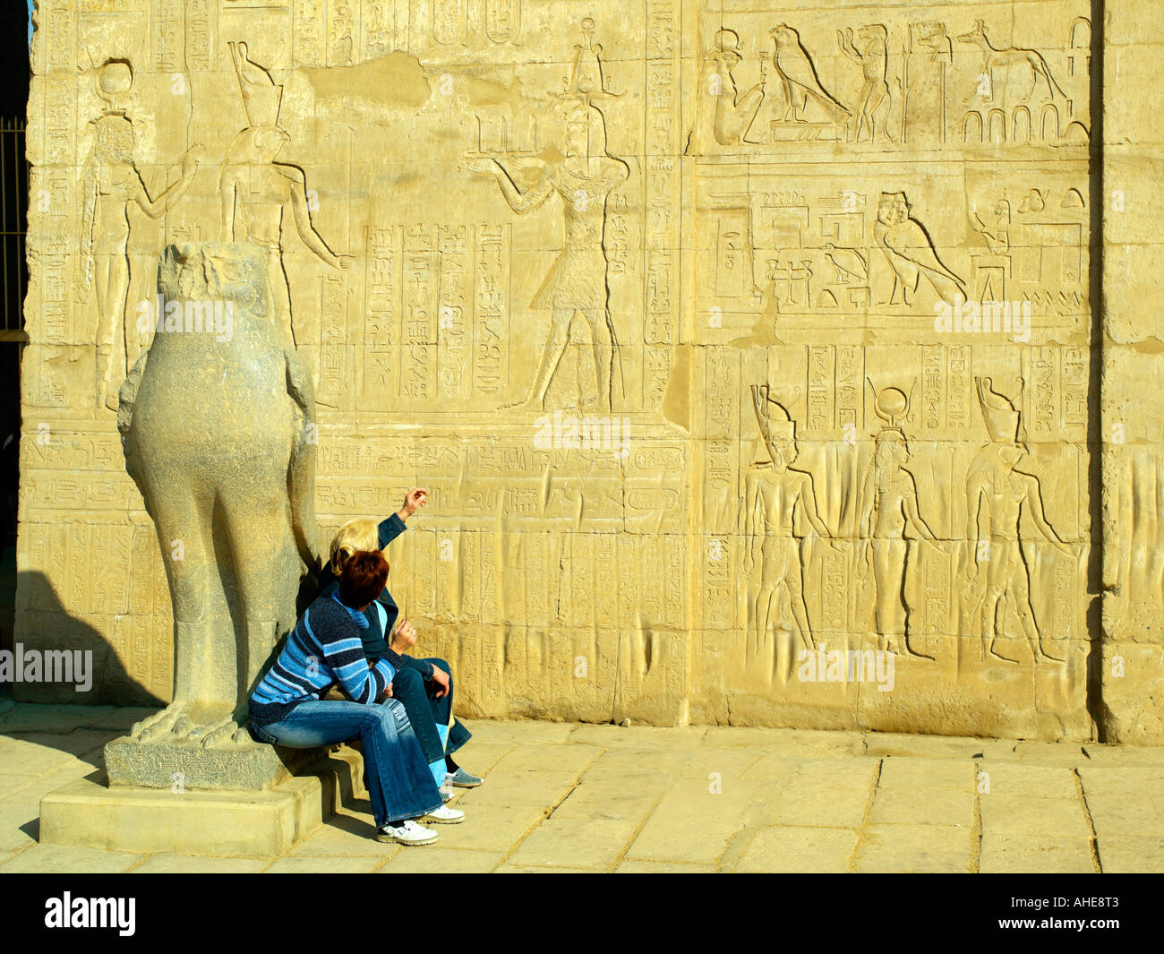 Two women seated hi-res stock photography and images - Alamy