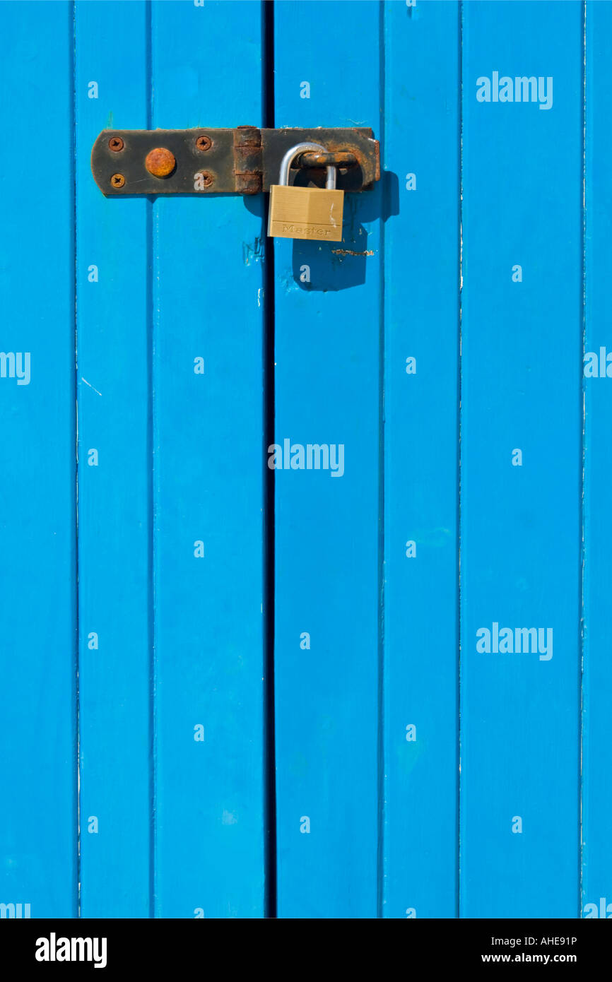 Lock on beach hut door hi-res stock photography and images - Alamy