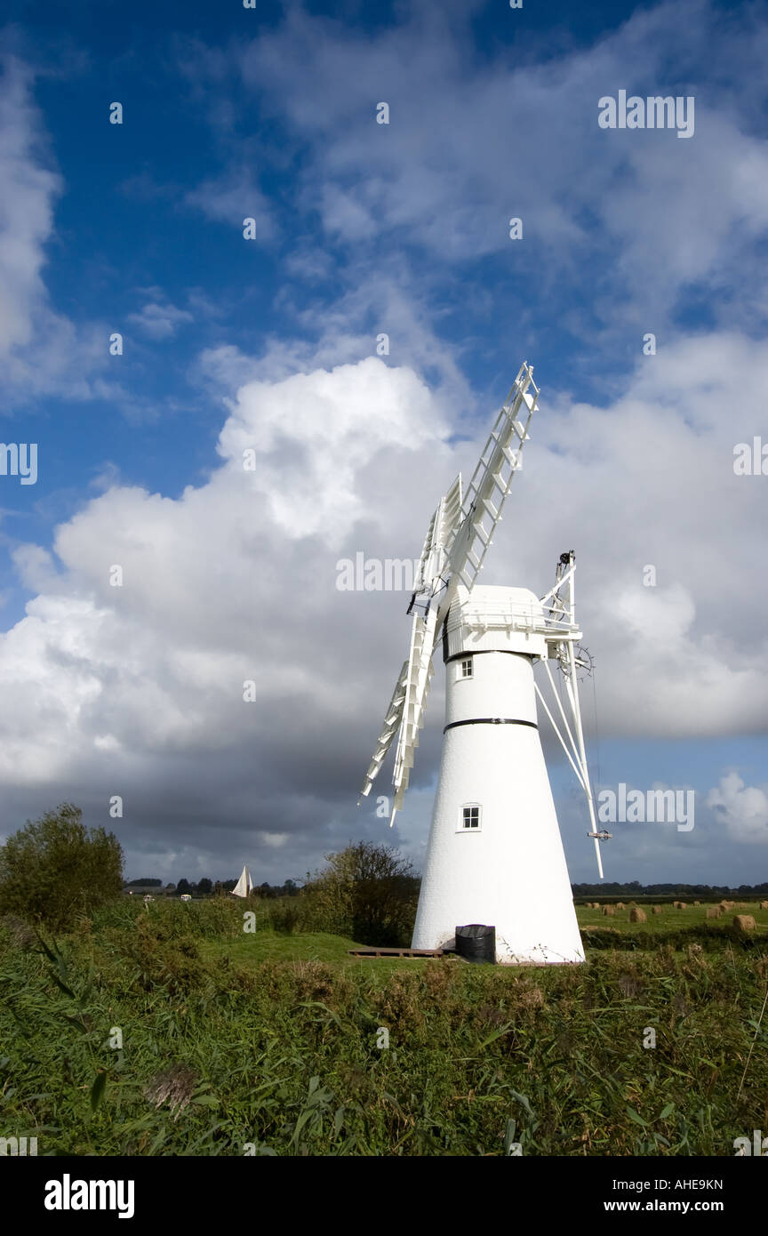 Thurne Mill, Thurne Dyke, River Thurne, Norfolk Broads, Norfolk, East ...