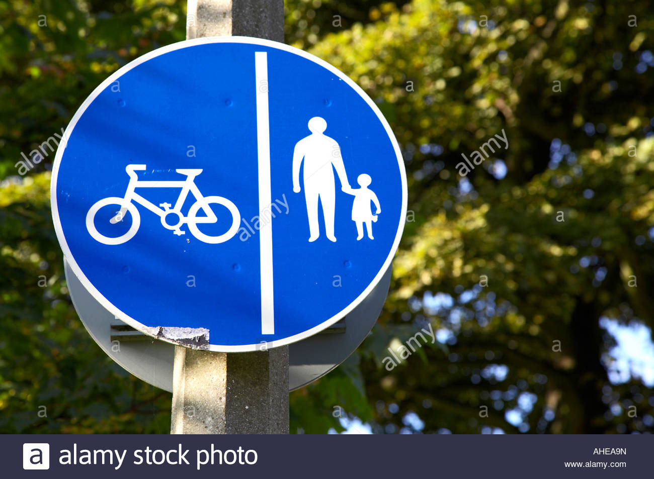 Cycleway and walkway signpost Stock Photo - Alamy