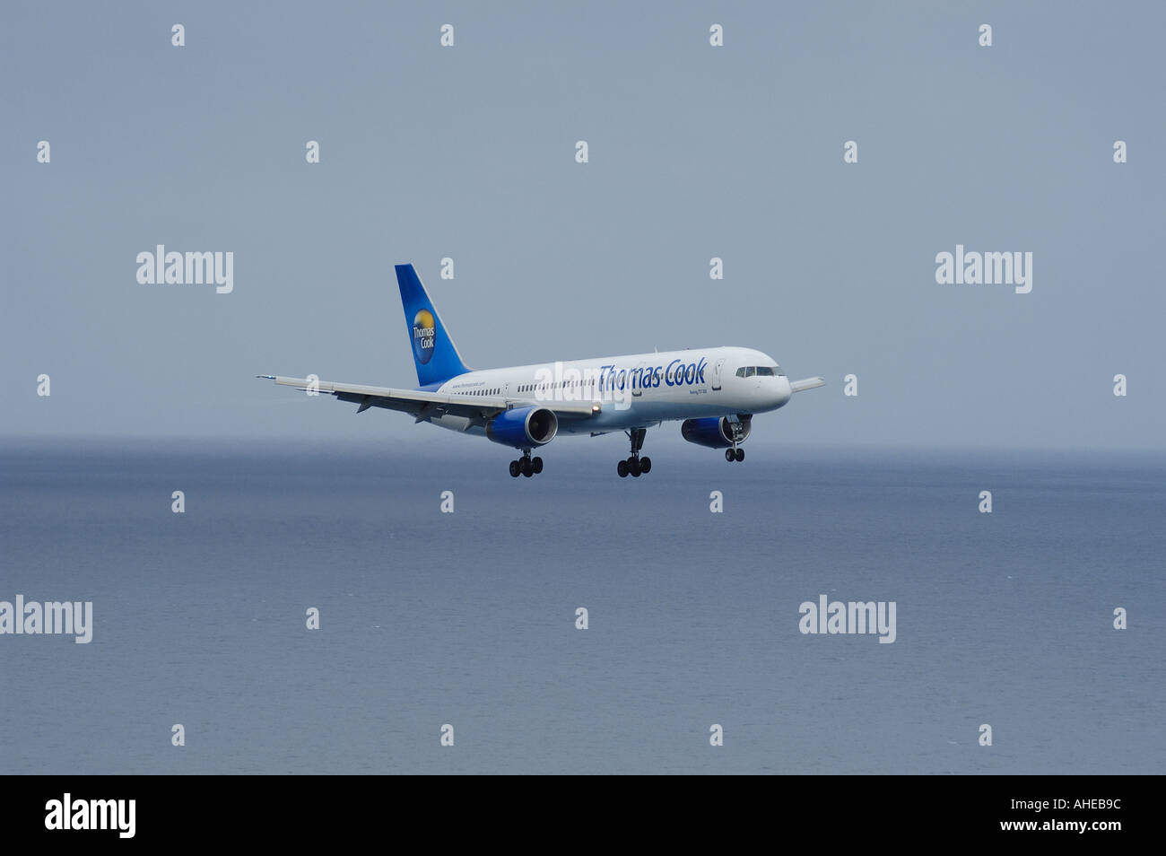 Aircraft Airplane Landing Stock Photo - Alamy