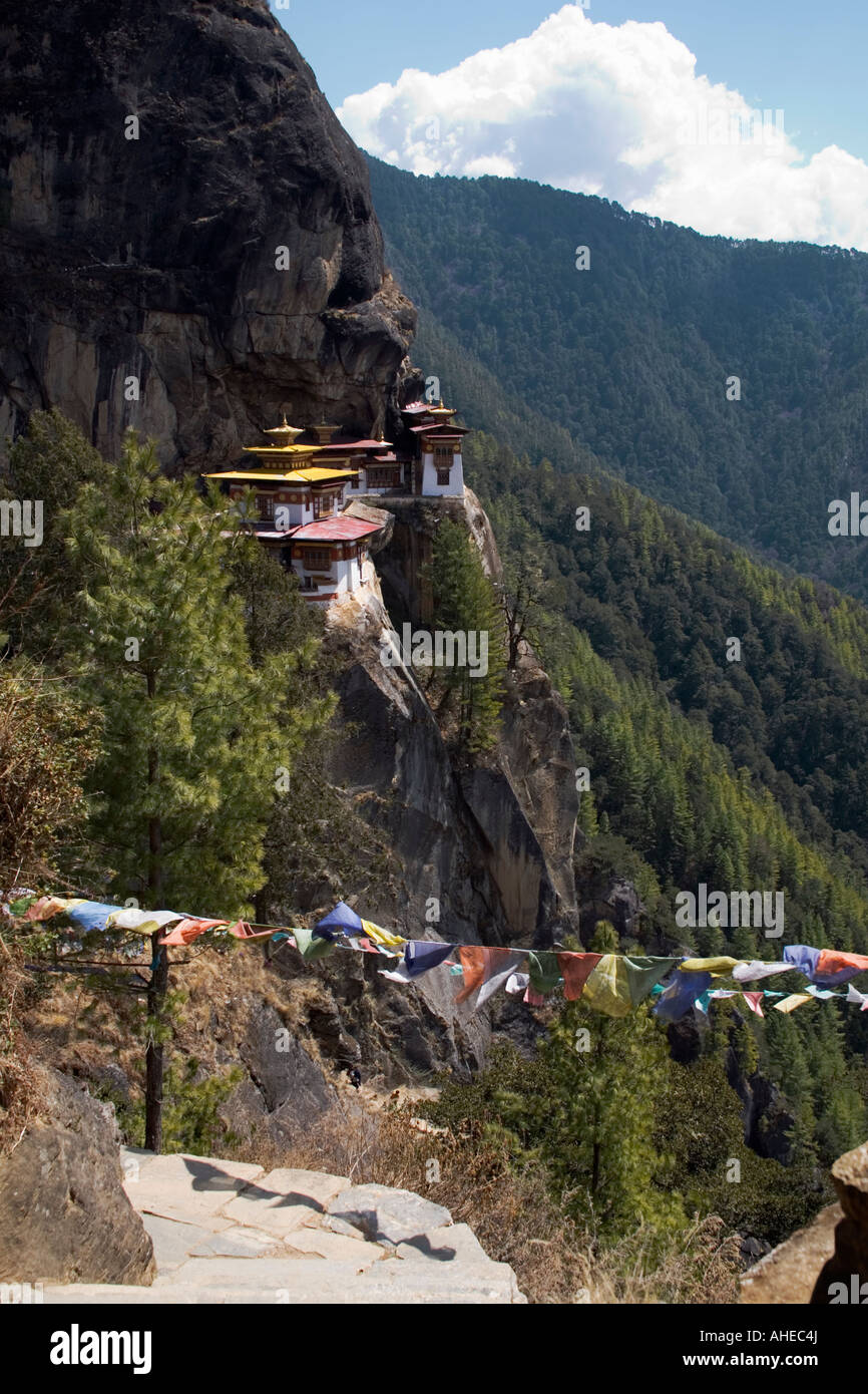 Bhutan monastery remote isolated inaccessable religion hi-res stock ...