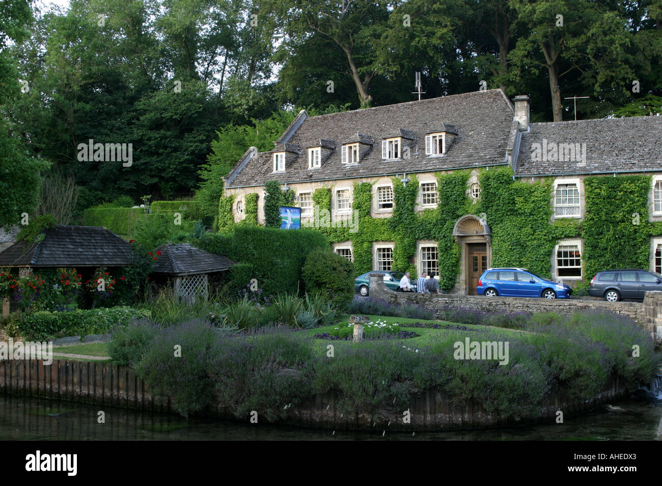 The Swan Inn in Bibury Gloucestershire Stock Photo - Alamy