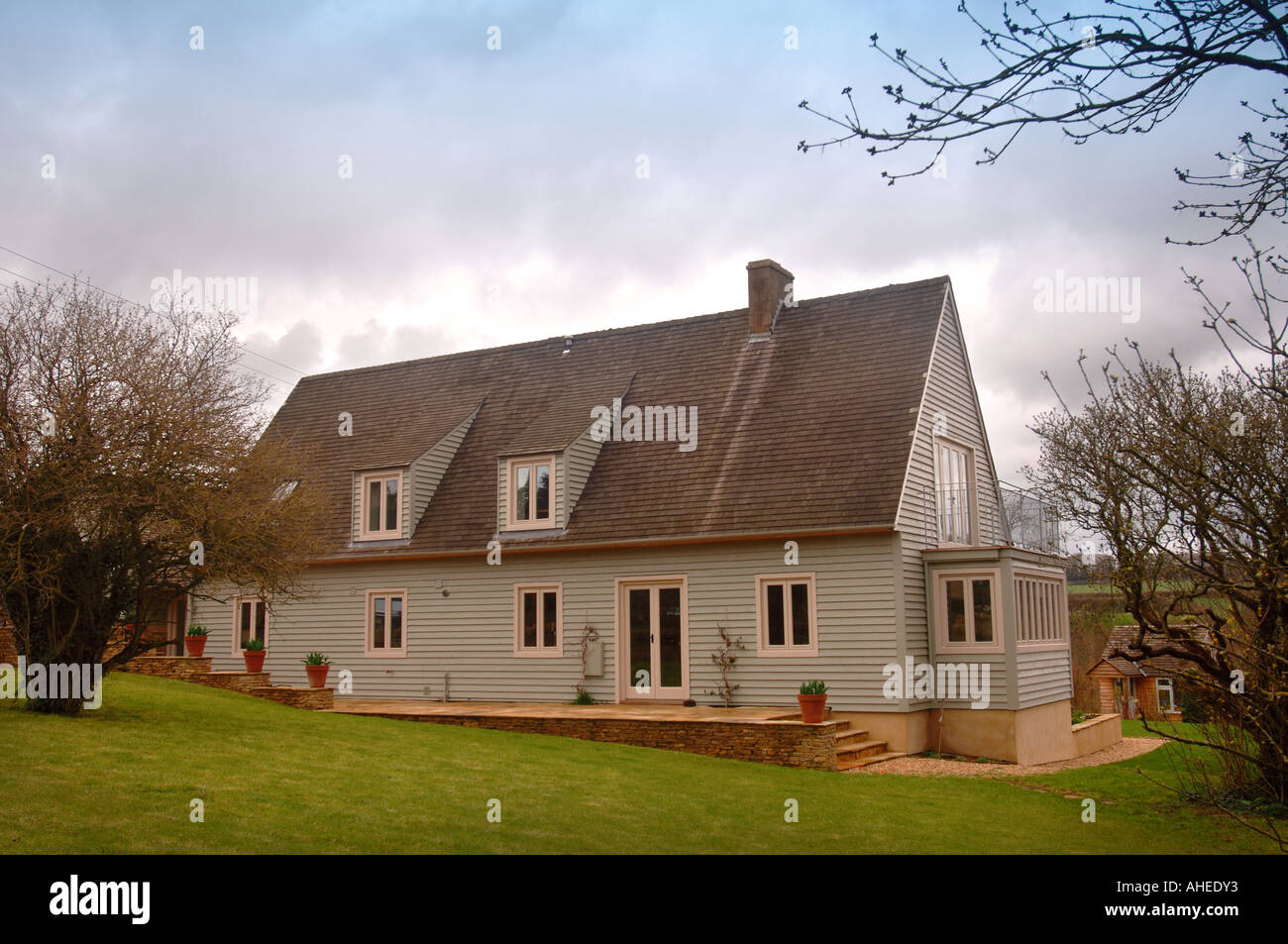 Overlapping timber cladding hi-res stock photography and images - Alamy