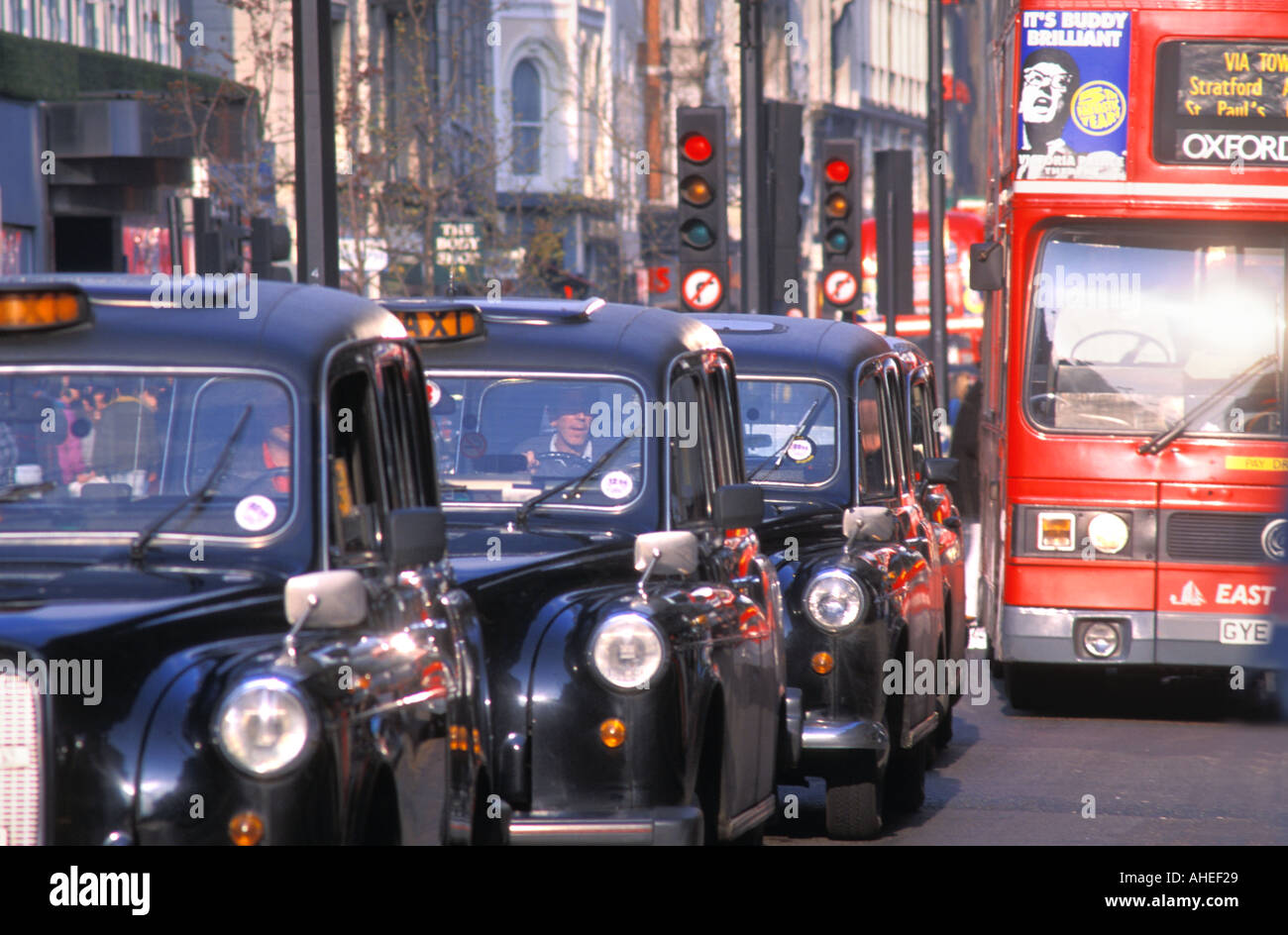 England uk locations cities city london taxi hi-res stock photography ...